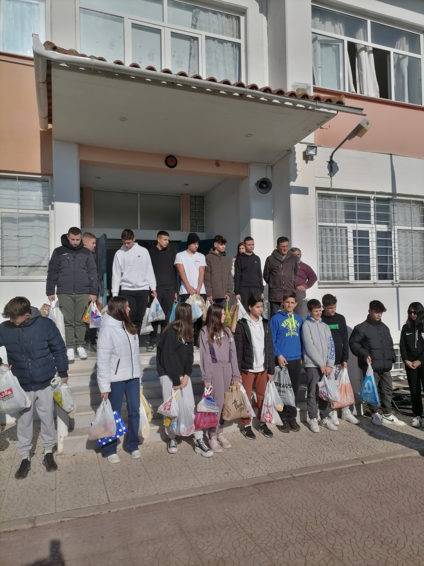 Τις «Γυναίκες» του Αμπελώνα υποδέχτηκε σήμερα το Γυμνάσιο της περιοχής ...