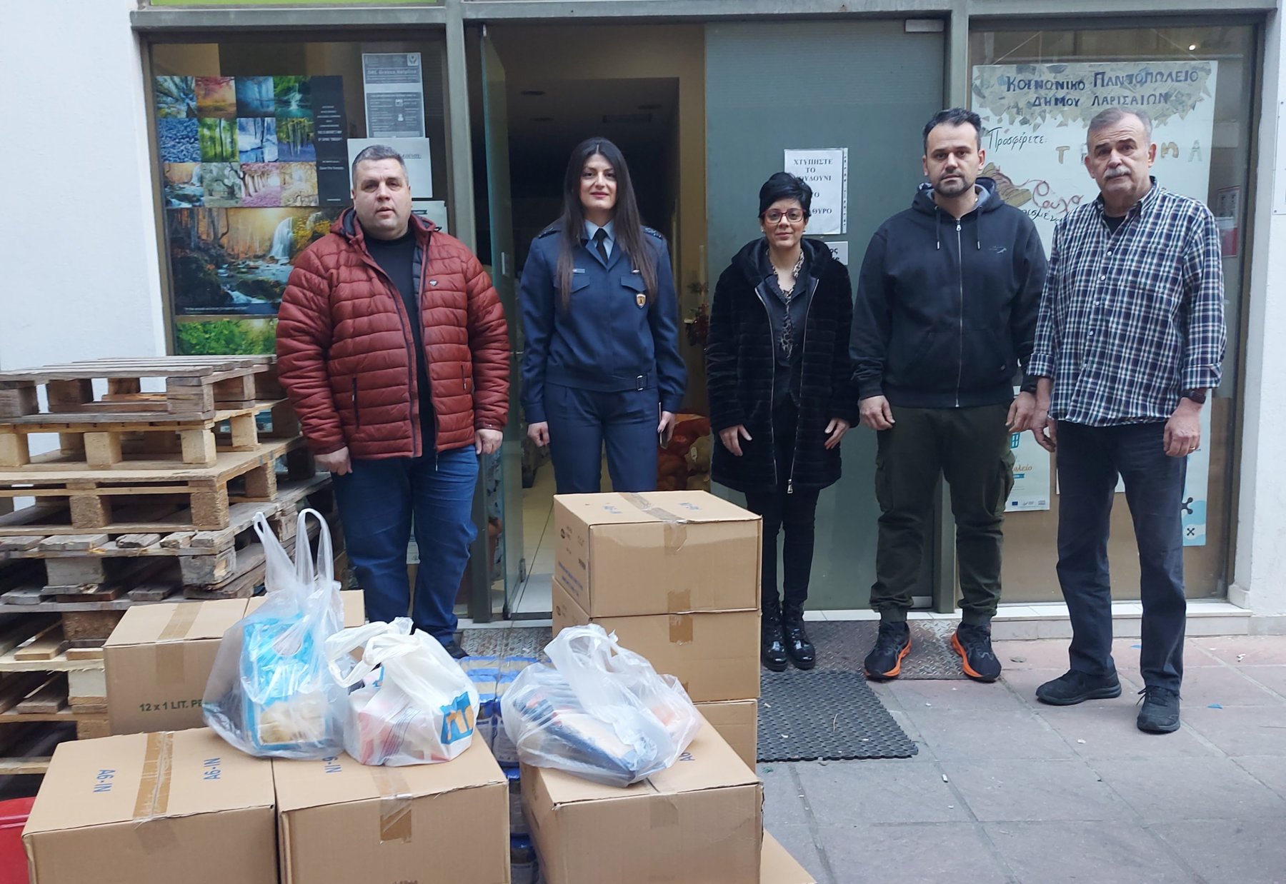 Τρόφιμα από τον Διοικητή και το προσωπικό της 110 ΠΜ στο Κοινωνικό ...