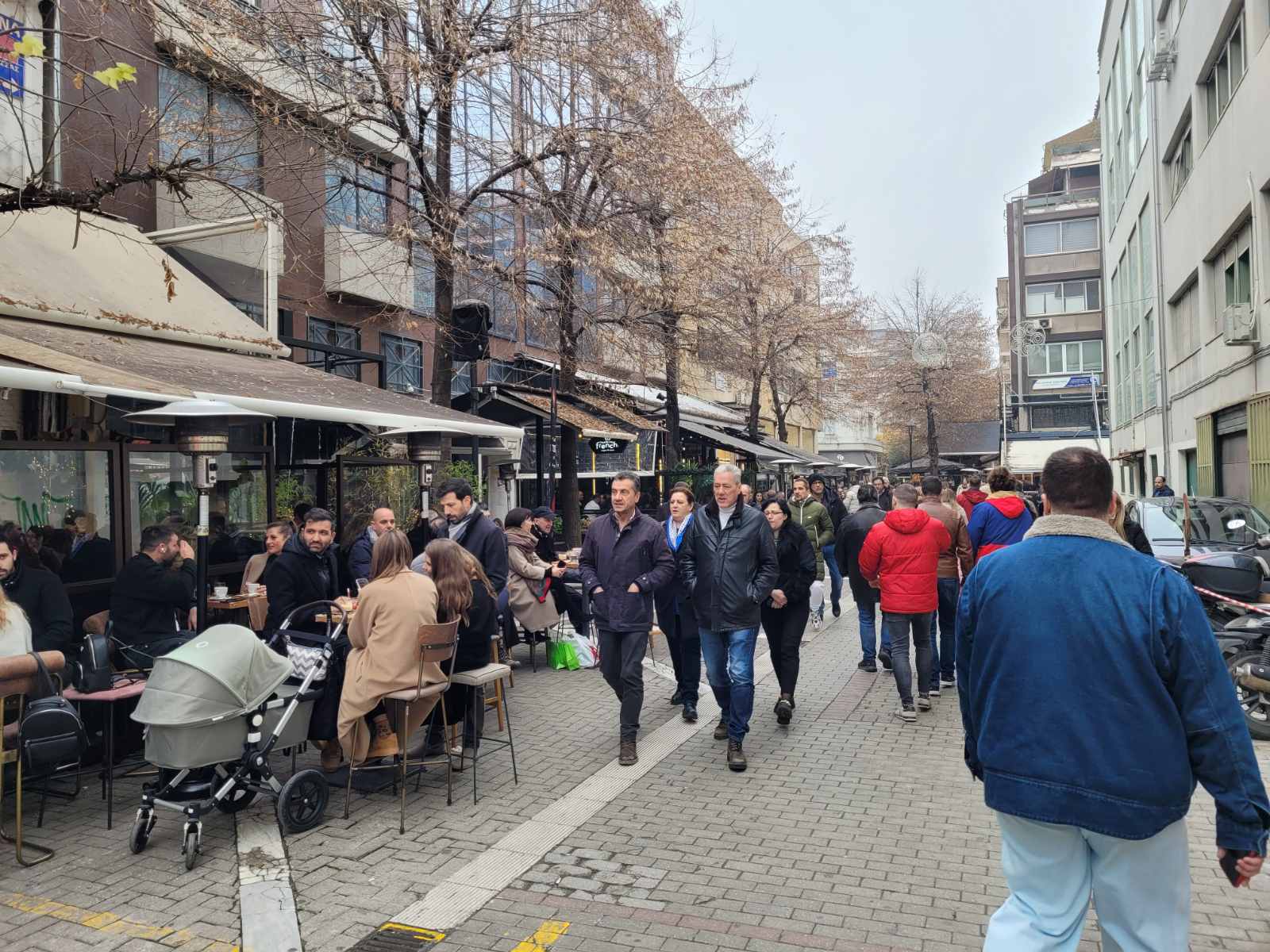 Λαοθάλασσα στο κέντρο της Λάρισας – «Βούλιαξαν» πεζόδρομοι και ...