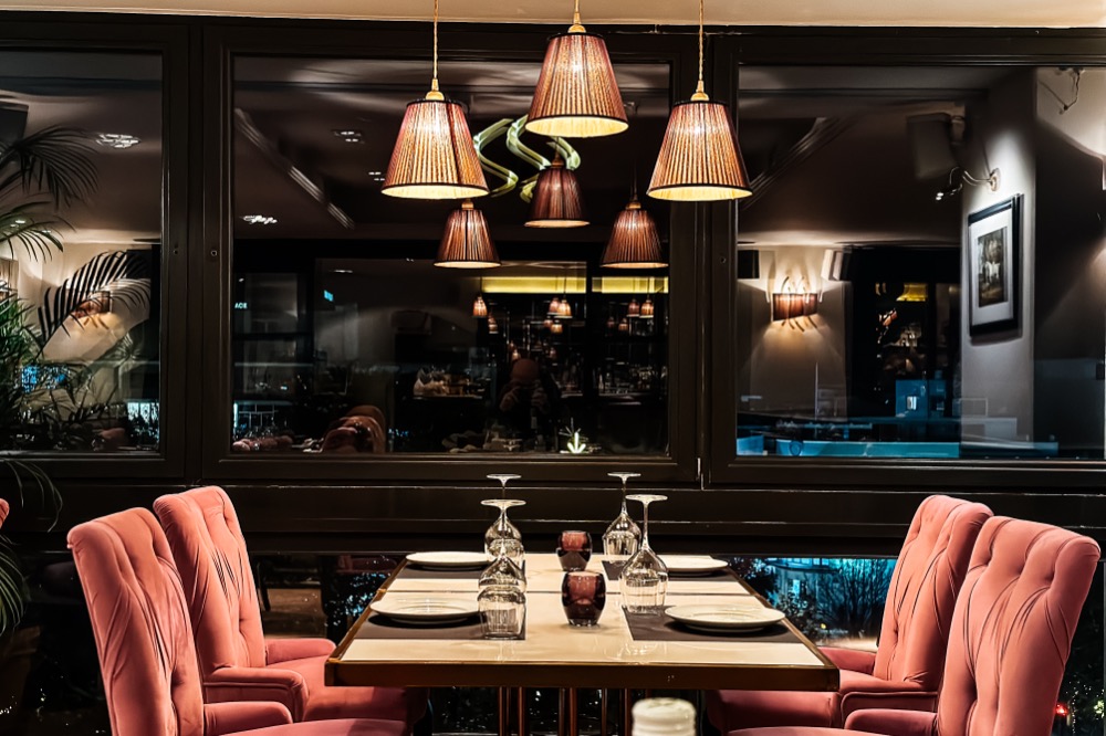 Ποια είναι ή “FAT LADY” στον 5ο όροφο της Κεντρικής πλατείας της ...