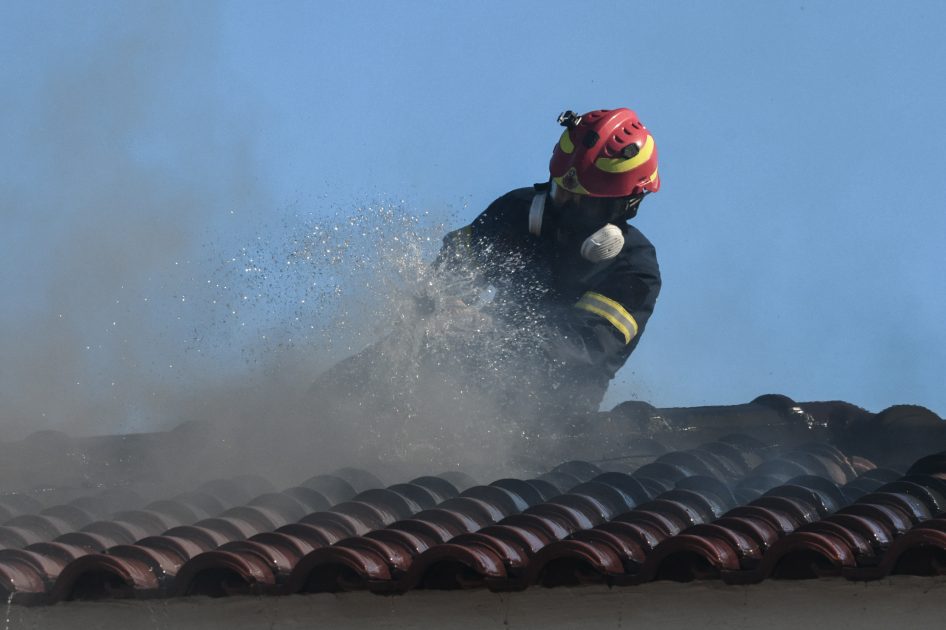Κατασβέστηκε η φωτιά που ξέσπασε σε σπίτι στο Μούρεσι – Κομβική η άμεση ...