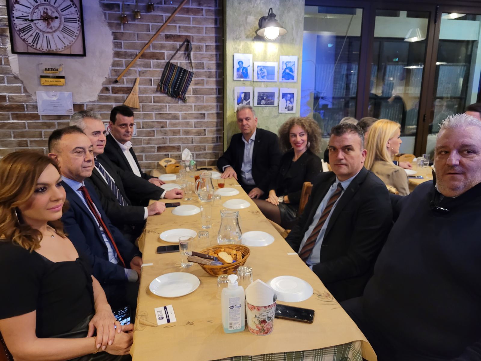 Λάρισα: Πλήθος κόσμου στην ετήσια συνεστίαση της ΔΑΚΕ Καθηγητών - Δείτε ...