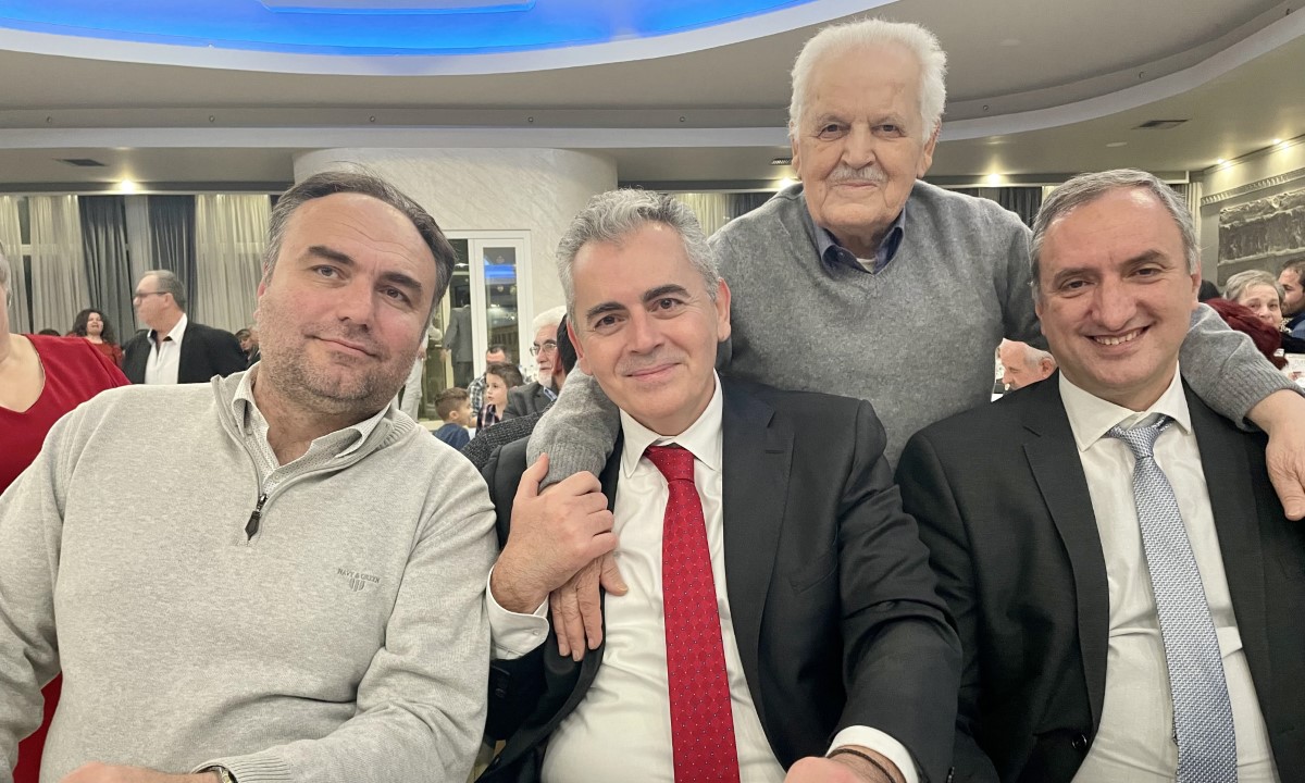 Χαρακόπουλος στον χορό των Ποντίων Τυρνάβου: Μεταλαμπαδεύετε την ...