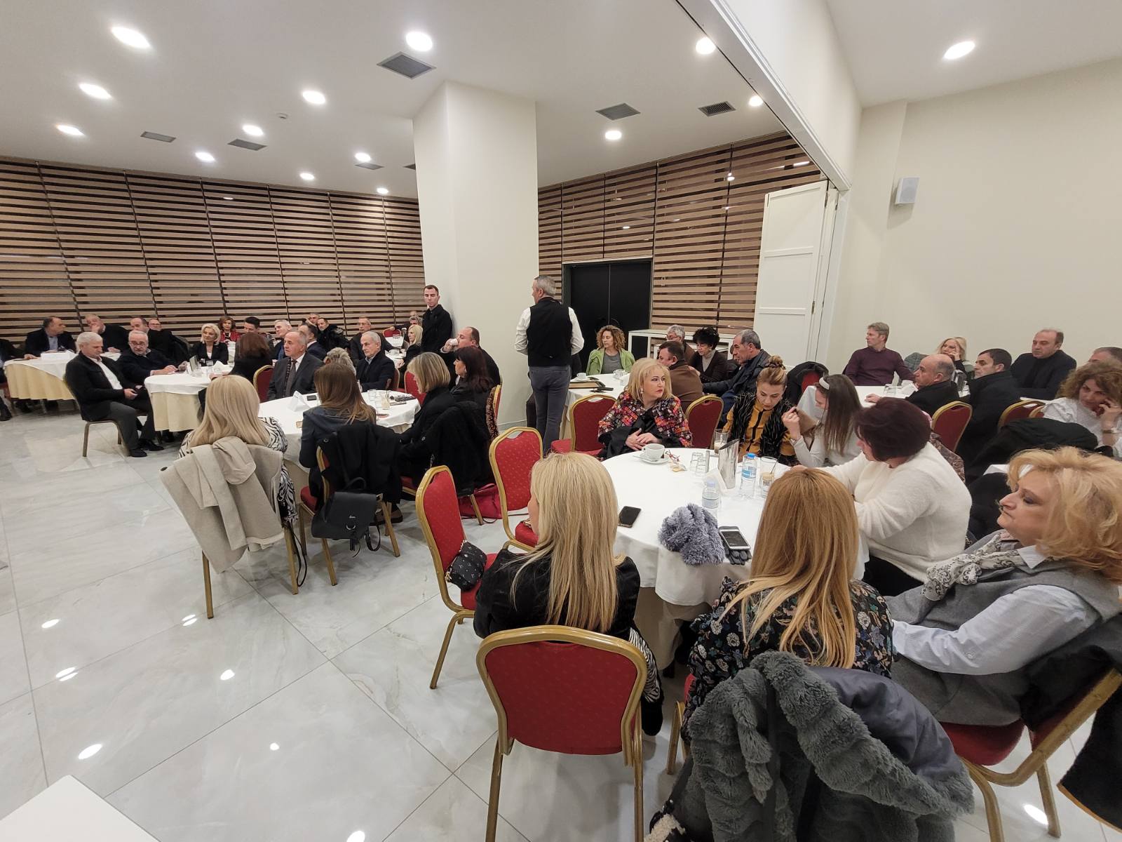 Έκοψε την πίτα της η ΔΑΚΕ Πρωτοβάθμιας Εκπαίδευσης Λάρισας - Δείτε ...