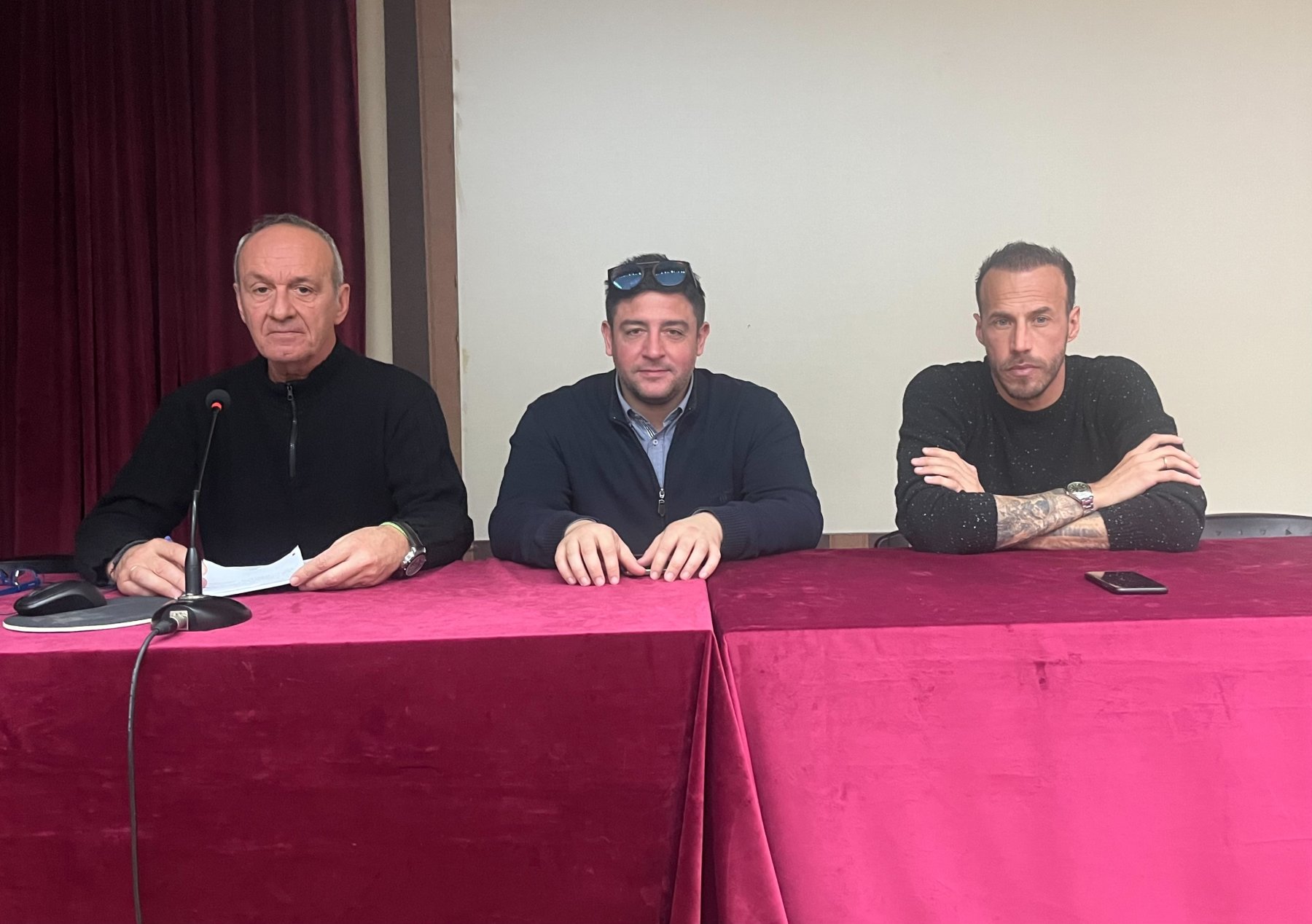 Με εκπροσώπους ποδοσφαιρικών ομάδων που χρησιμοποιούν δημοτικά γήπεδα η ...