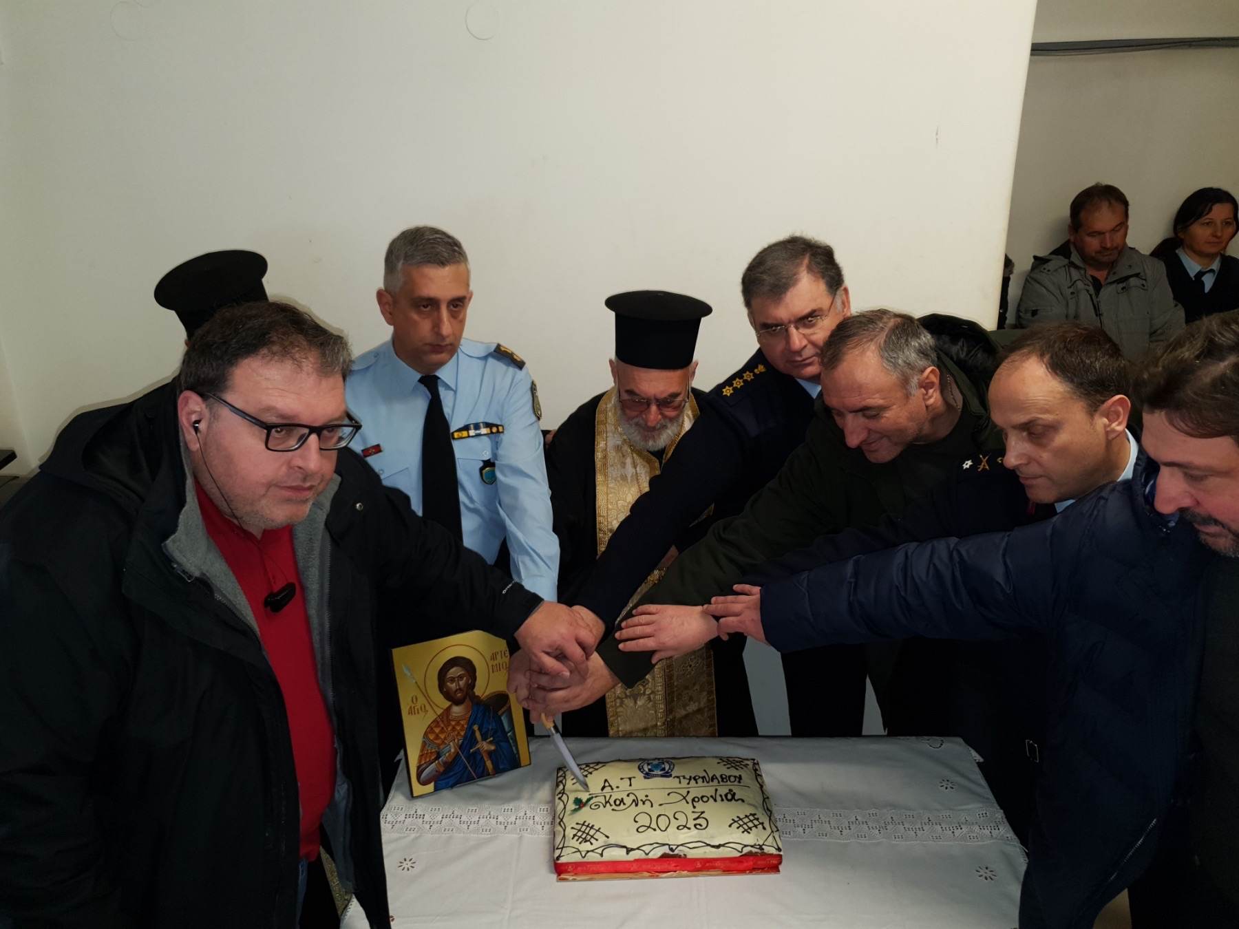 Στην κοπή πίτας του Α.Τ. Τυρνάβου ο Δήμαρχος Γιάννης Κόκουρας ...