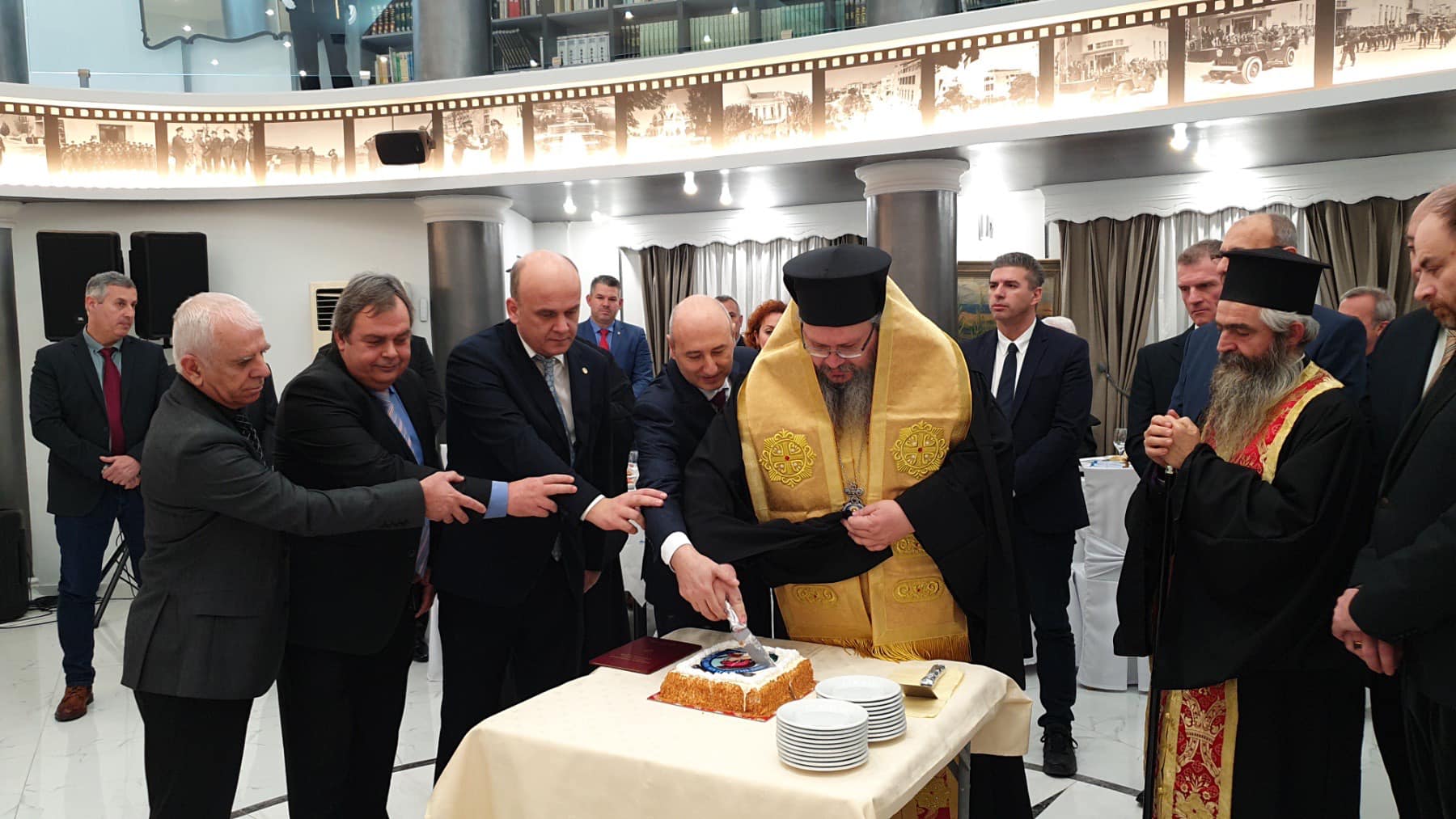 Έκοψε πίτα και χόρεψε ο Σύνδεσμος Εφέδρων Αξιωματικών Λάρισας - Δείτε ...
