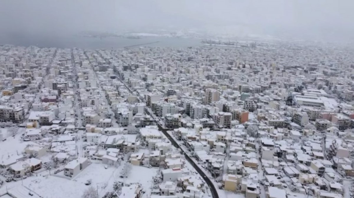 Όταν ο Βόλος βυθίστηκε στο χιόνι – Δείτε υπέροχο εναέριο βίντεο από το ...