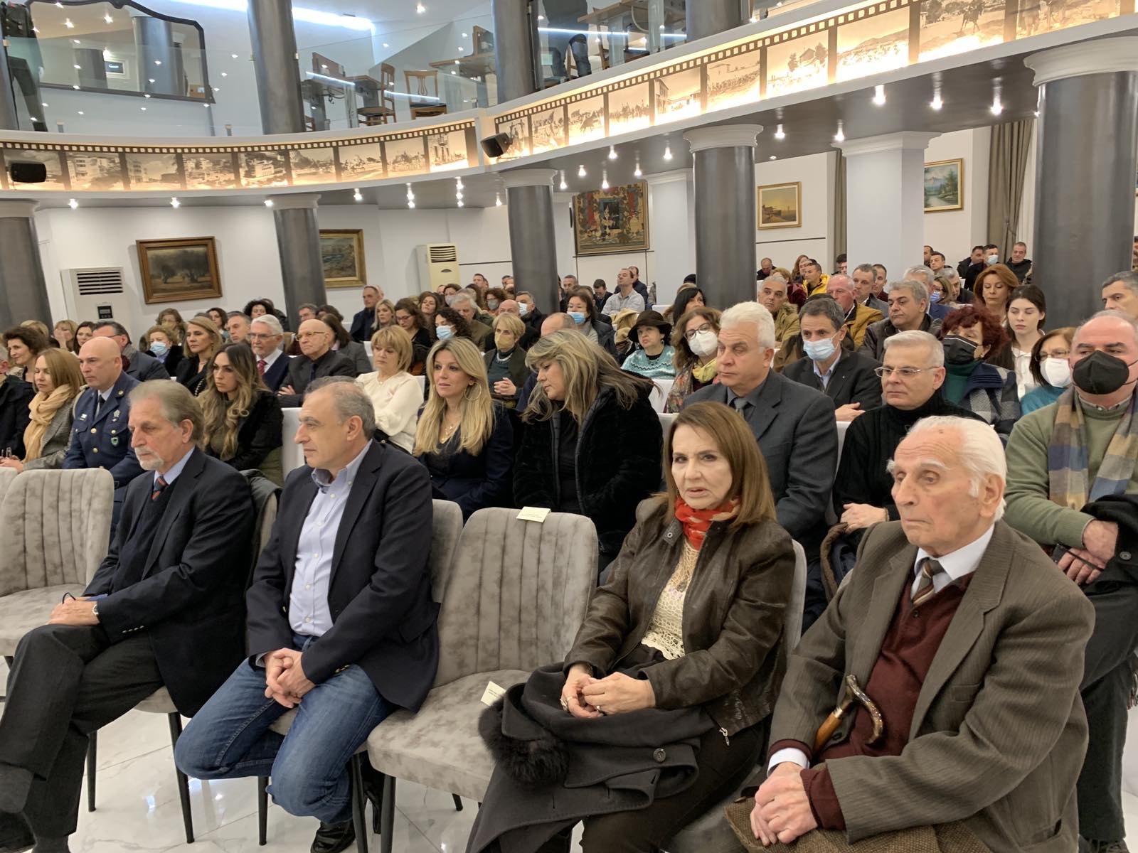 Παρουσιάστηκε στη Λέσχη Αξιωματικών Φρουράς Λάρισας το βιβλίο ...