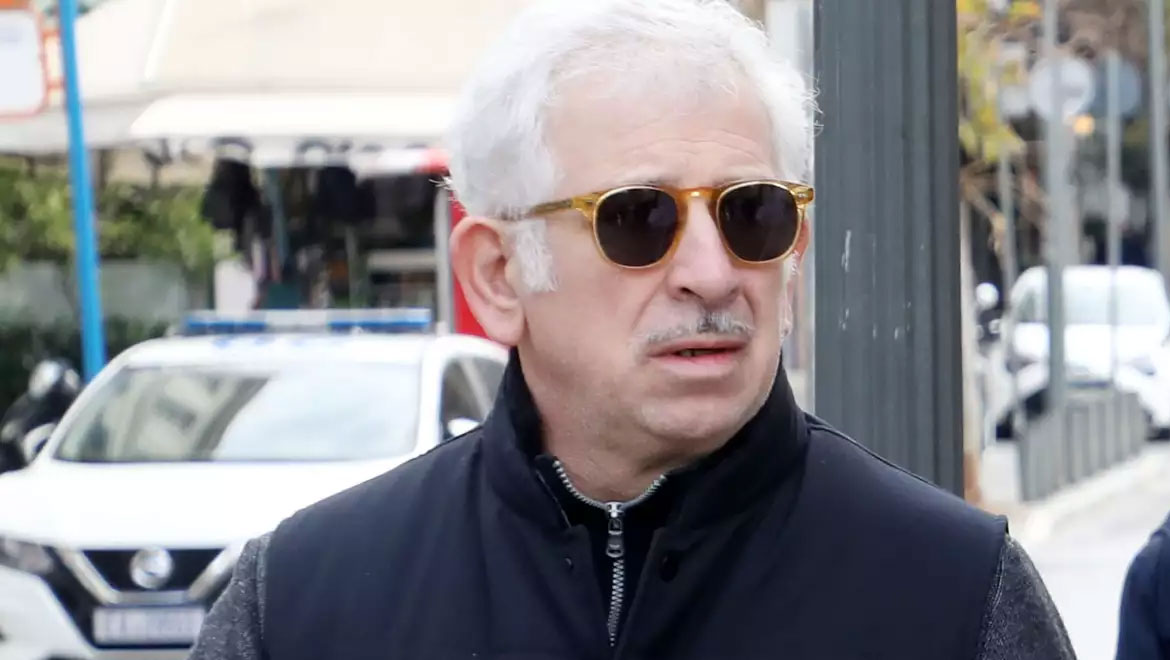 O Πέτρος Φιλιππίδης πούλησε το σπίτι του στο Ψυχικό λίγο πριν βγει σε ...