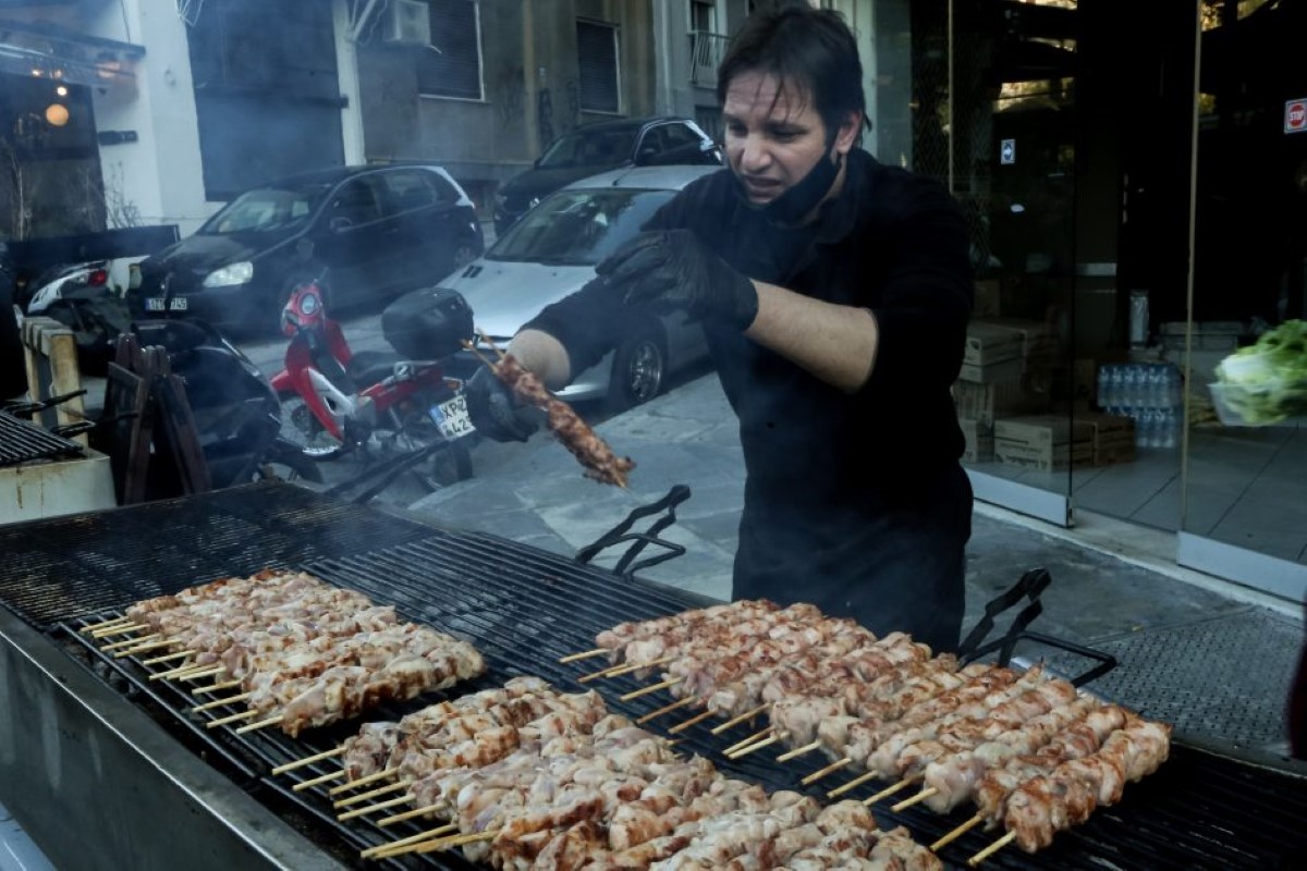 Σε ρυθμούς Τσικνοπέμπτης οι Βολιώτες - Τραπέζι ούτε για δείγμα σε ...
