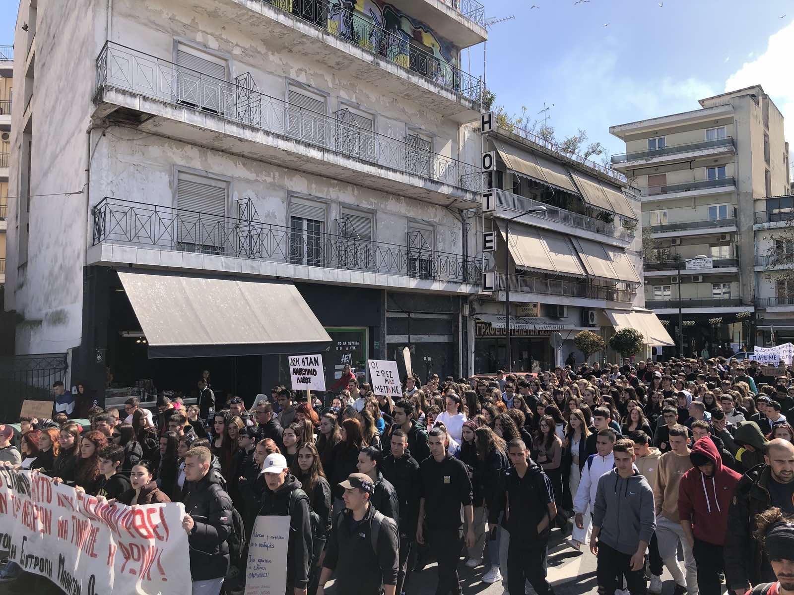 Συγκινεί Λαρισαίος μαθητής: Το δυστύχημα των Τεμπών μέσα από τα μάτια ...