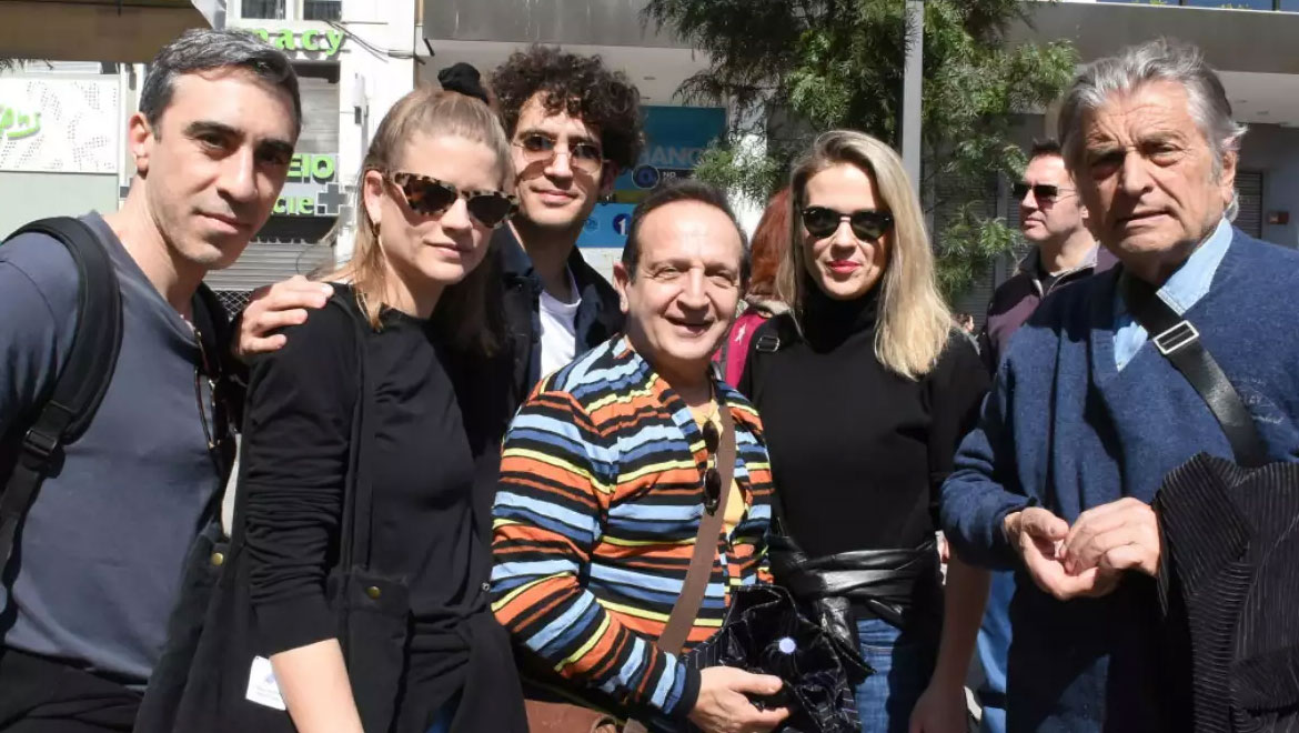 Ο Σπύρος Μπιμπίλας απαντά στις αντιδράσεις για τις χαμογελαστές ...
