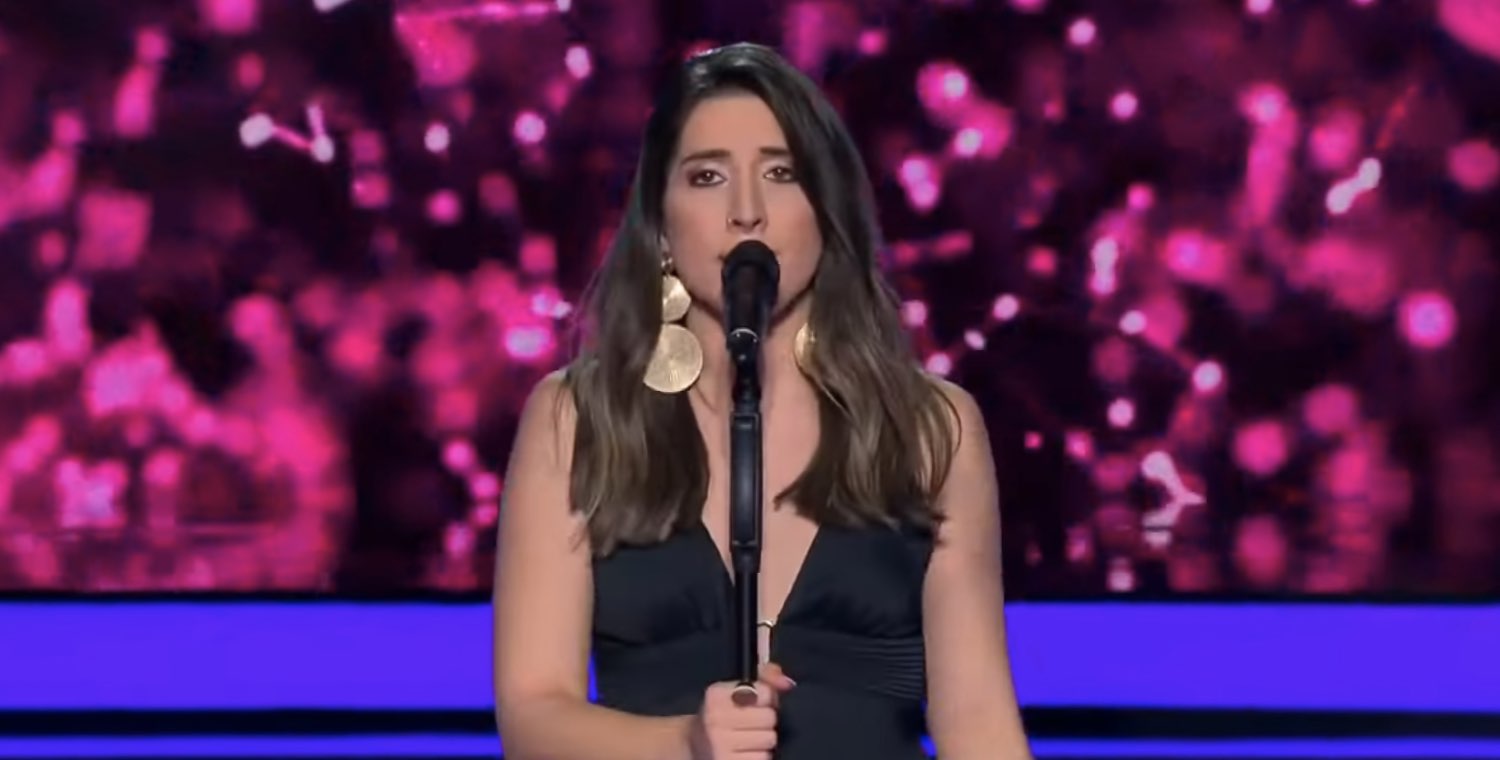 Στον τελικό του The Voice με εντυπωσιακή ερμηνεία η Λαρισαία Εβίτα ...