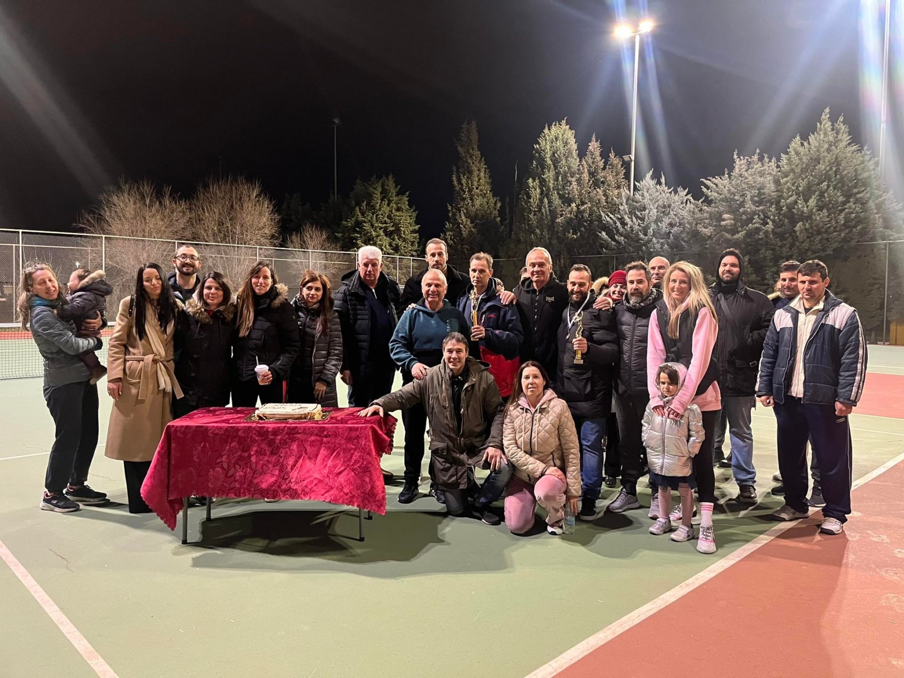 ΔΗΚΕΛ: Έκοψαν βασιλόπιτα οι σχολές τένις ενηλίκων (φωτο) - ONLARISSA.GR ...