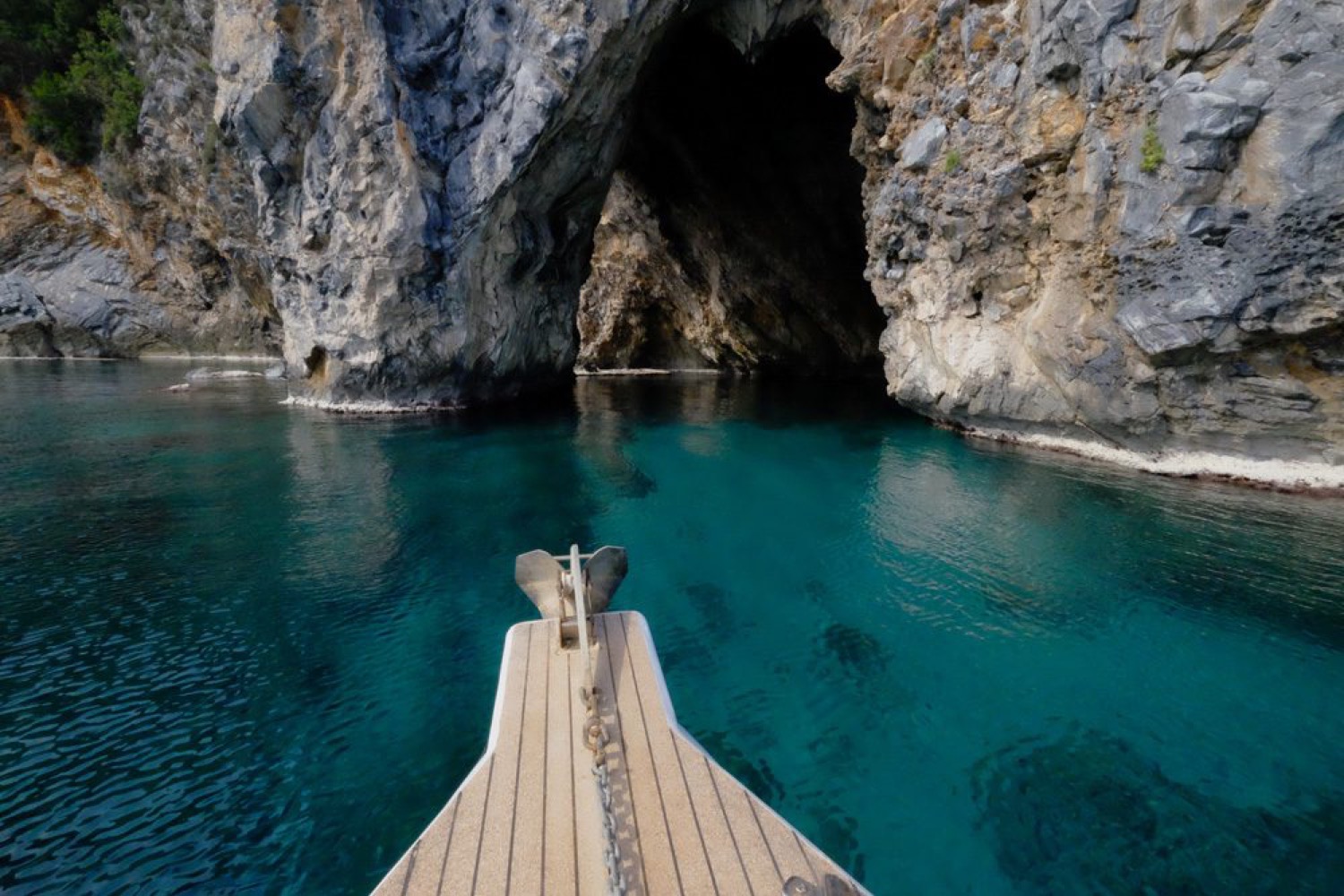 Λάρισα: Road trip στους …μύθους - Αυτή είναι η θαλάσσια σπηλιά που σε ...