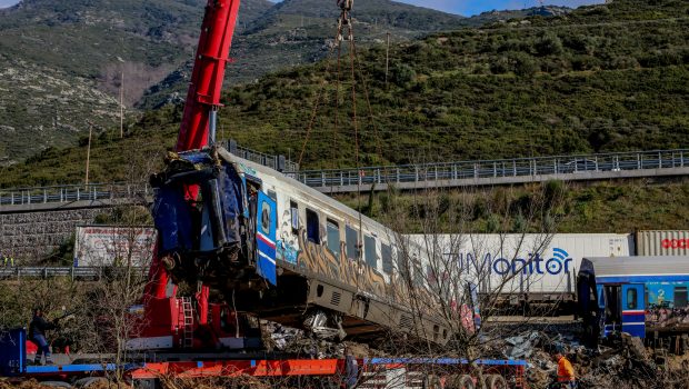 Τέμπη: «Δεν ήταν ποτέ σε κώμα» λέει ο πατέρας της 25χρονης Ανυσίας ...