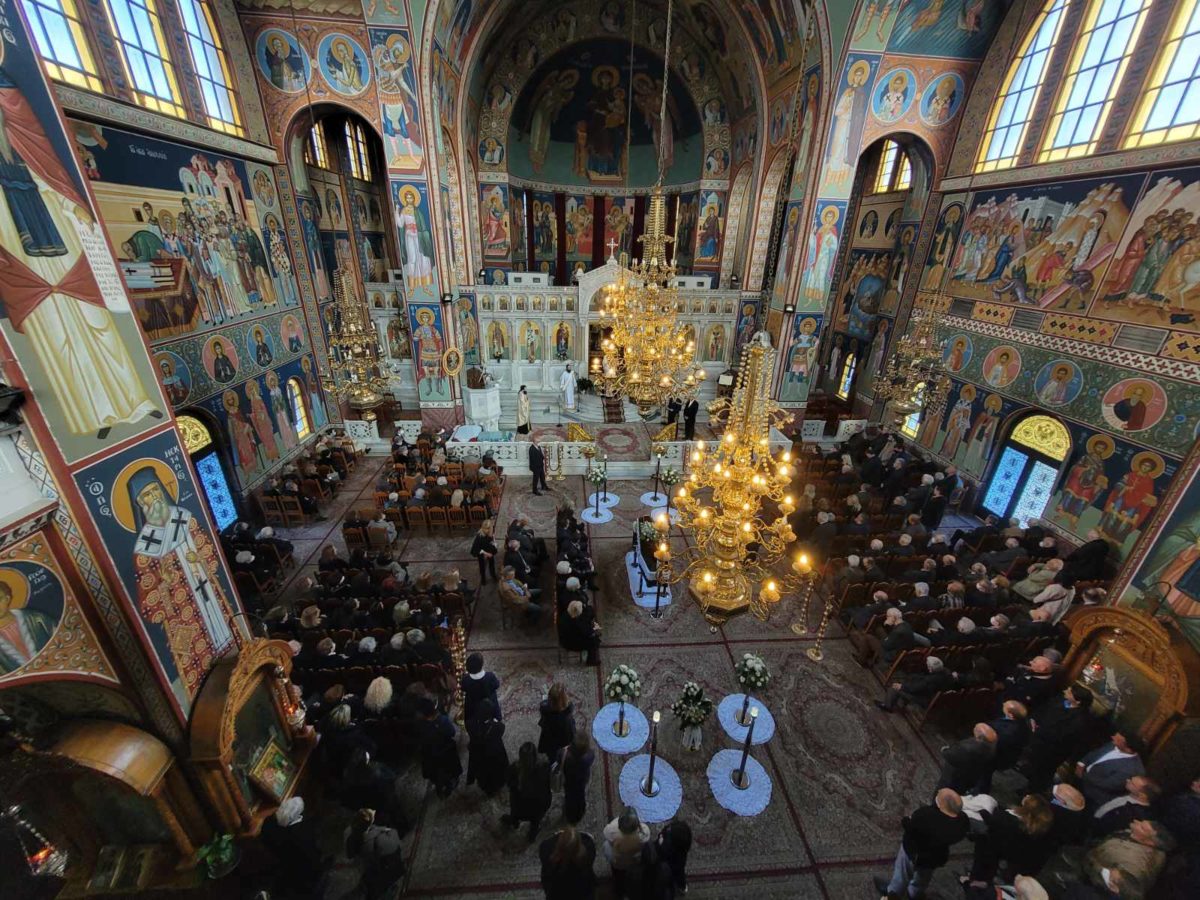 Θλίψη στην κηδεία του Λαρισαίου γιατρού και καθηγητή παθολογίας, Θωμά ...