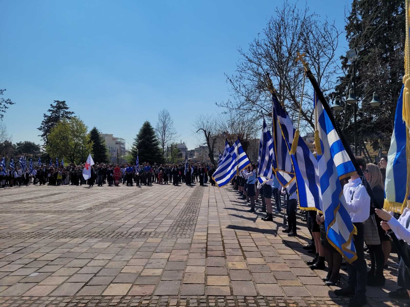 Λάρισα: Κατάθεση στεφάνων στο Ηρώο της πόλης για την 25η Μαρτίου (φωτό ...