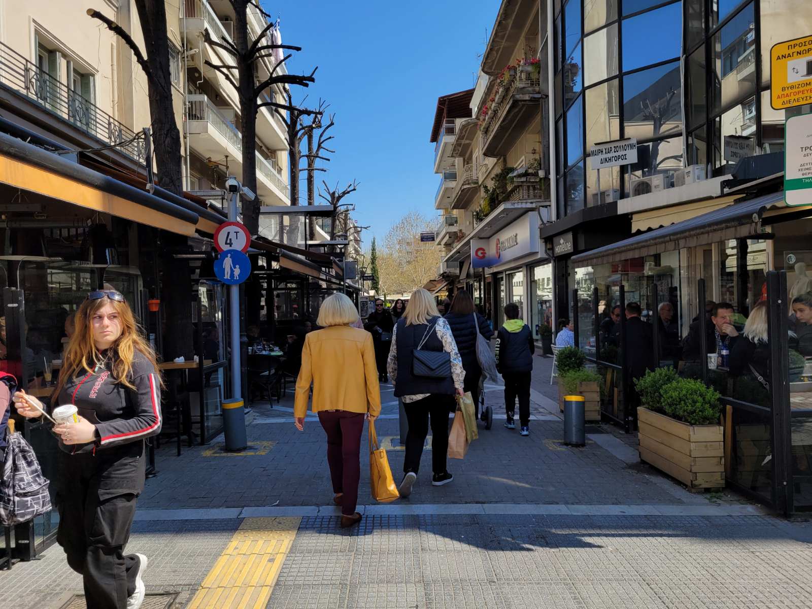 Δείτε φωτογραφίες: Απολαμβάνουν την καλοκαιρία οι Λαρισαίοι ...