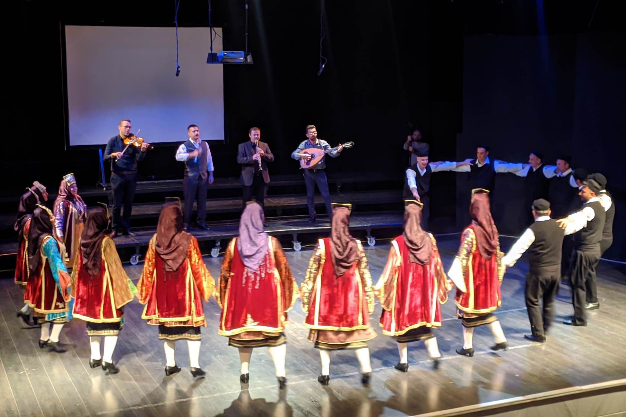 «Ηχώ της Θεσσαλίας»: Με επιτυχία παρουσιάστηκε το μουσικοχορευτικό ...