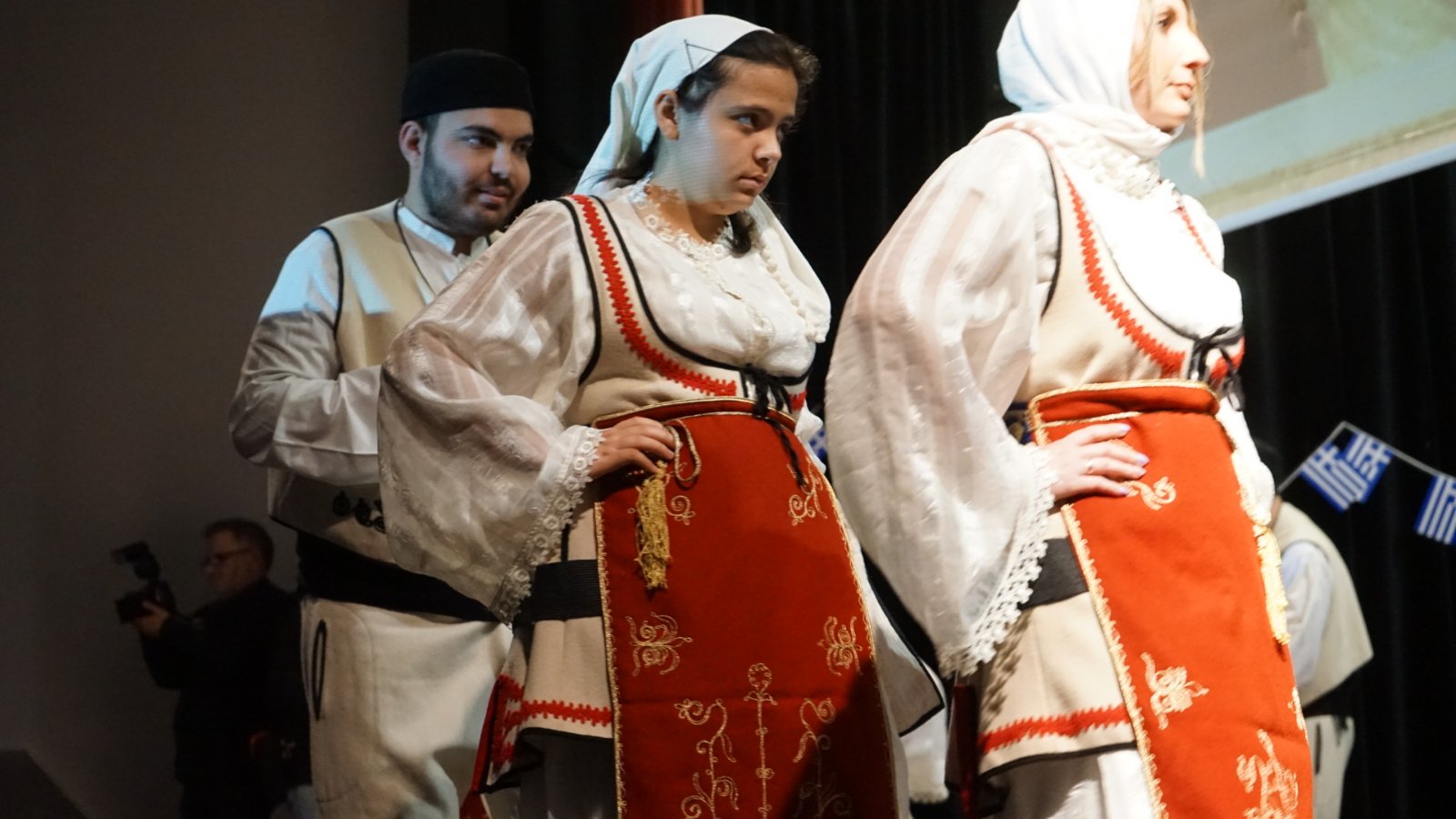 Λάρισα: Χόρεψε και τίμησε την εθνική επέτειο της 25ης Μαρτίου το Κέντρο ...