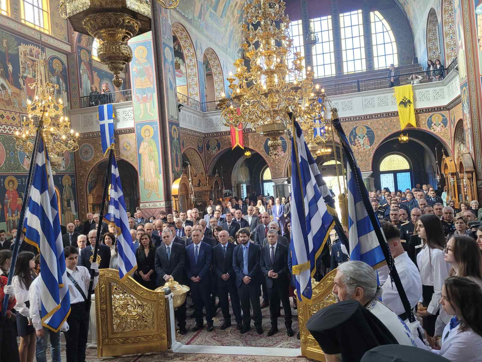Πανηγυρική Θεία Λειτουργία στον Άγιο Αχίλλιο παρουσία των αρχών του ...