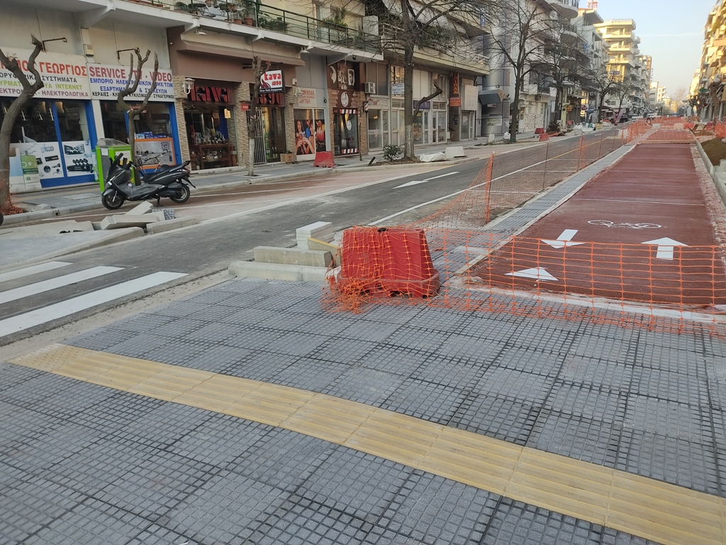 «Του κουτιού» κεντρικός δρόμος στη Λάρισα, αλλά για κάποιους συμπολίτες ...