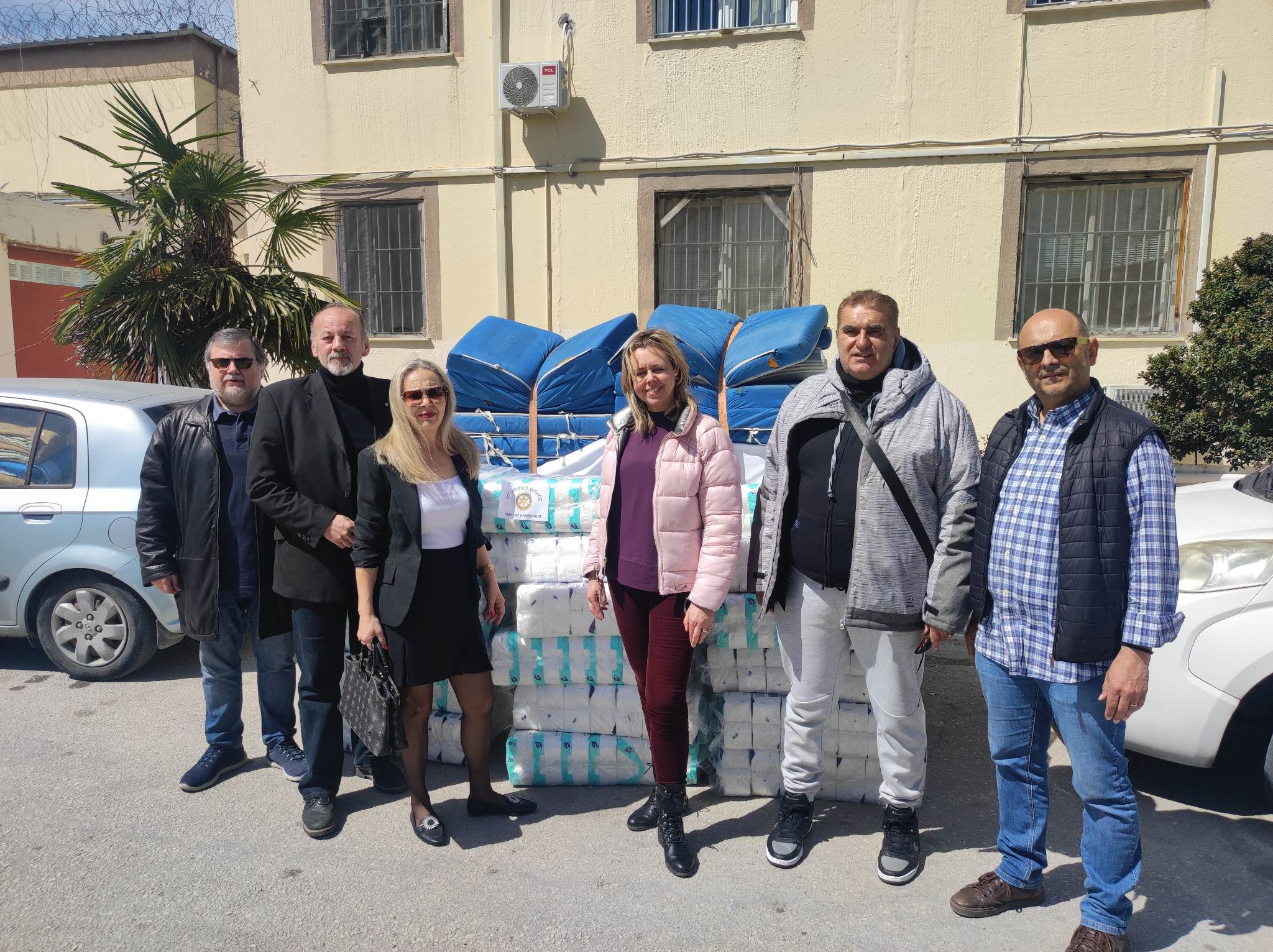 Δωρεά στρωμάτων, κουβερτών και ειδών καθαριότητας στις Φυλακές Λάρισας ...