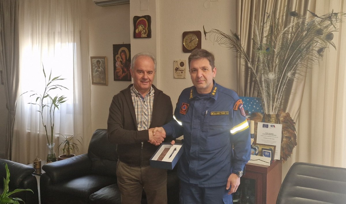 Εθιμοτυπική επίσκεψη του νέου διοικητή της 8ης ΕΜΑΚ στο δήμαρχο Τεμπών ...