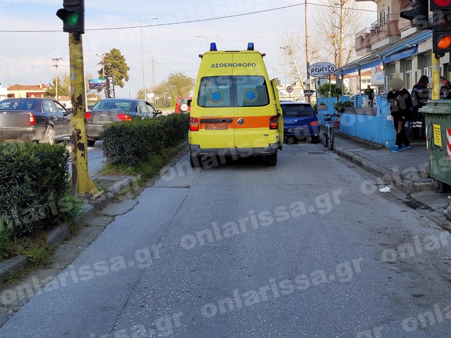 Λάρισα: Σύγκρουση δύο αυτοκινήτων με τραυματισμό νεαρού ατόμου (φωτο ...