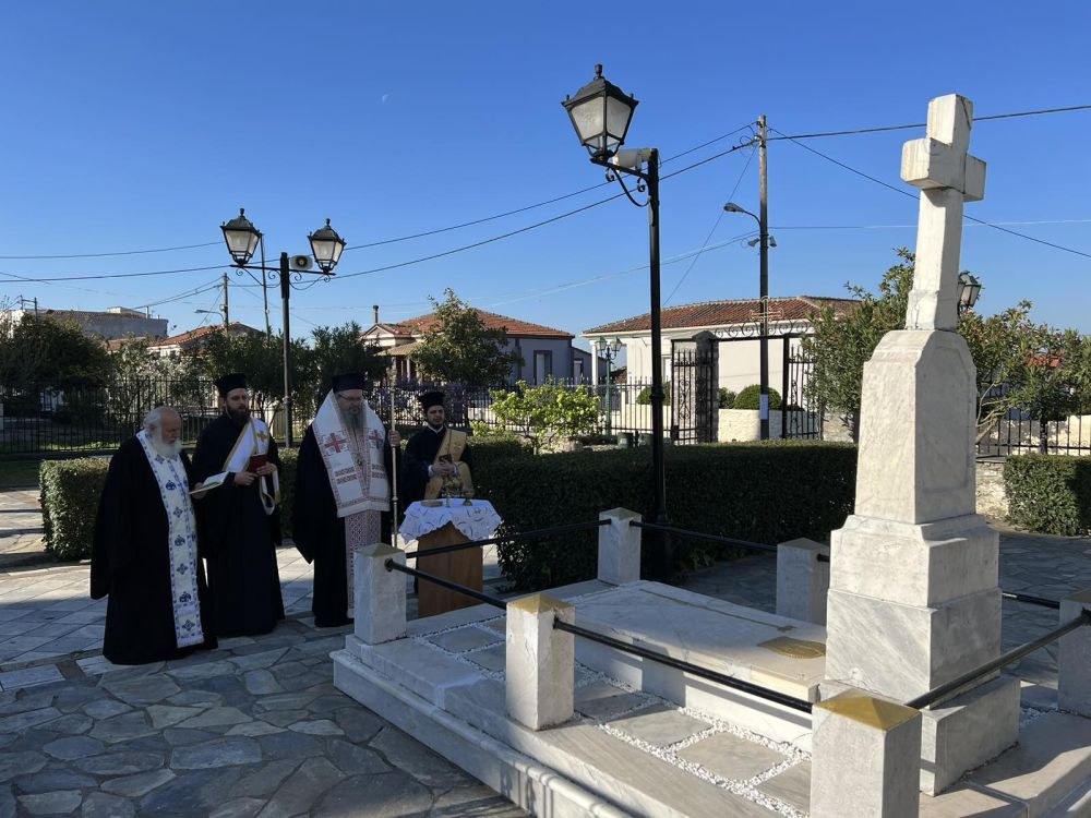 Τρισάγιο στους προκατόχους του τέλεσε ο Μητροπολίτης Λαρίσης και ...