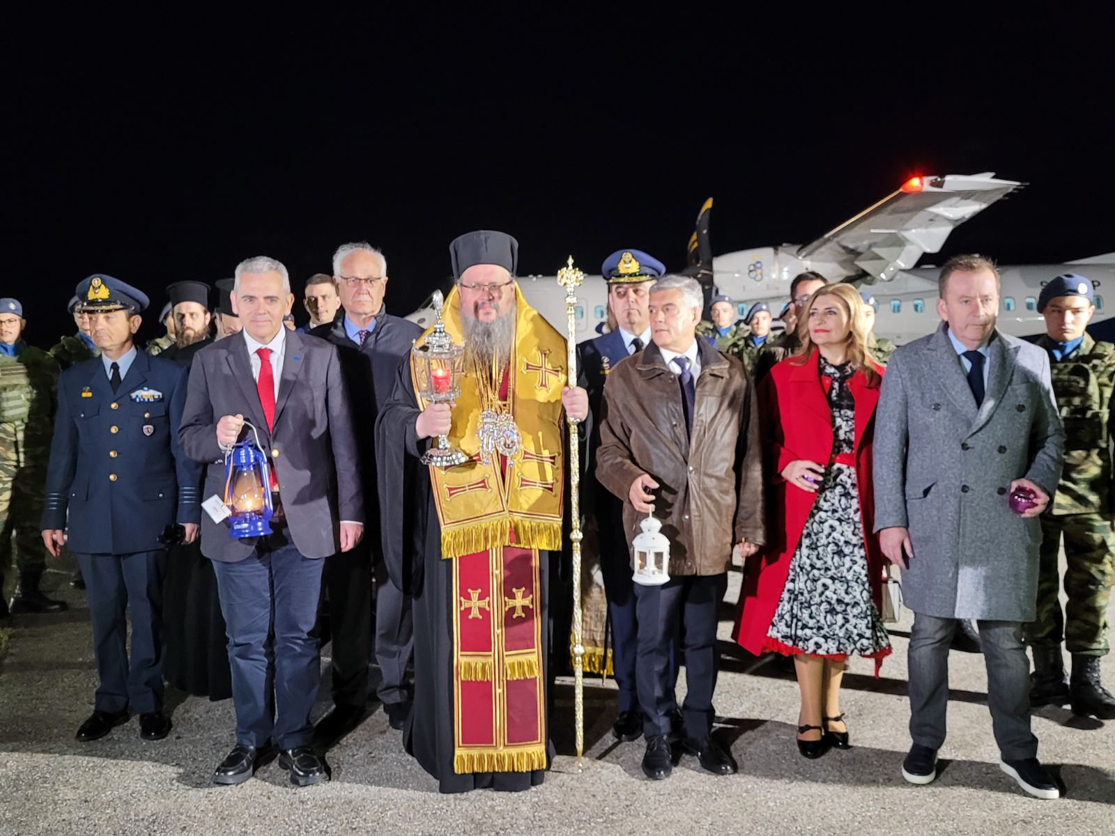 Έφθασε στη Λάρισα το Άγιο Φως – Δείτε βίντεο και φωτογραφίες ...