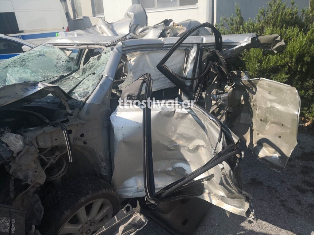 Δείτε φωτογραφίες από το τροχαίο στον Πλαταμώνα - «Σμπαράλια» το ...