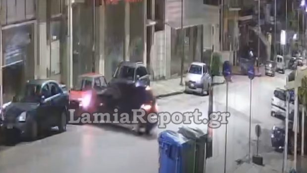 Κάμερα κατέγραψε την «τρελή» πορεία αυτοκινήτου στο κέντρο της Λαμίας ...