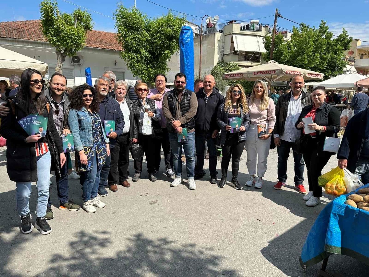 Περιοδεία κλιμακίου του ΠΑΣΟΚ – ΚΙΝΑΛ Λάρισας με φόντο την ομιλία ...