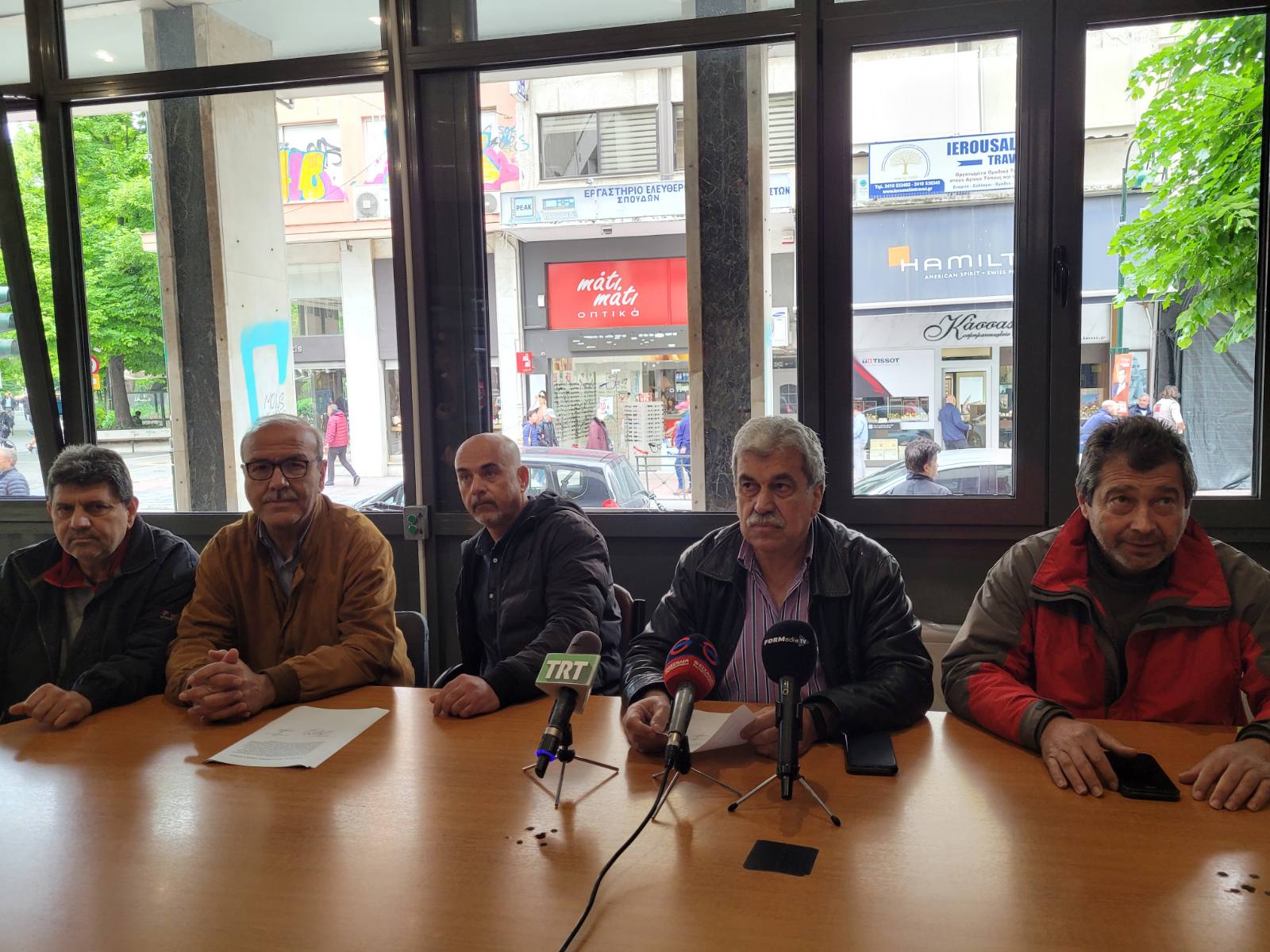 Στα «κάγκελα» οι εργαζόμενοι του Δήμου Λαρισαίων για τα Μέσα Ατομικής ...