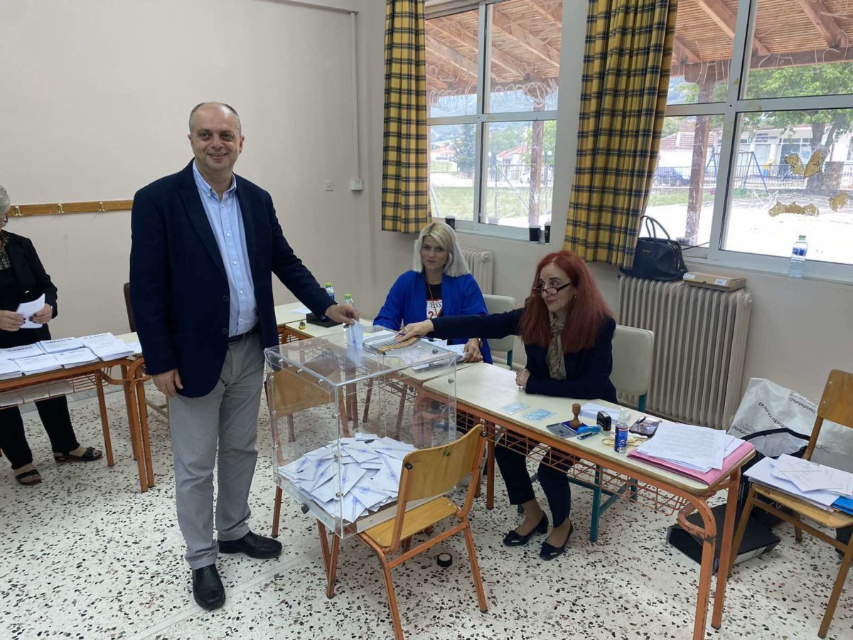 Στο Ναρθάκι ψήφισε ο Καπετάνος: Οι πολίτες ψηφίζουν με γνώμονα τη ...