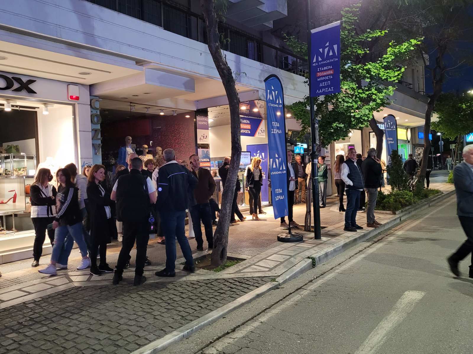 «Ζωντανεύει» όλο και περισσότερο το εκλογικό κέντρο της Ν.Δ. στη Λάρισα ...