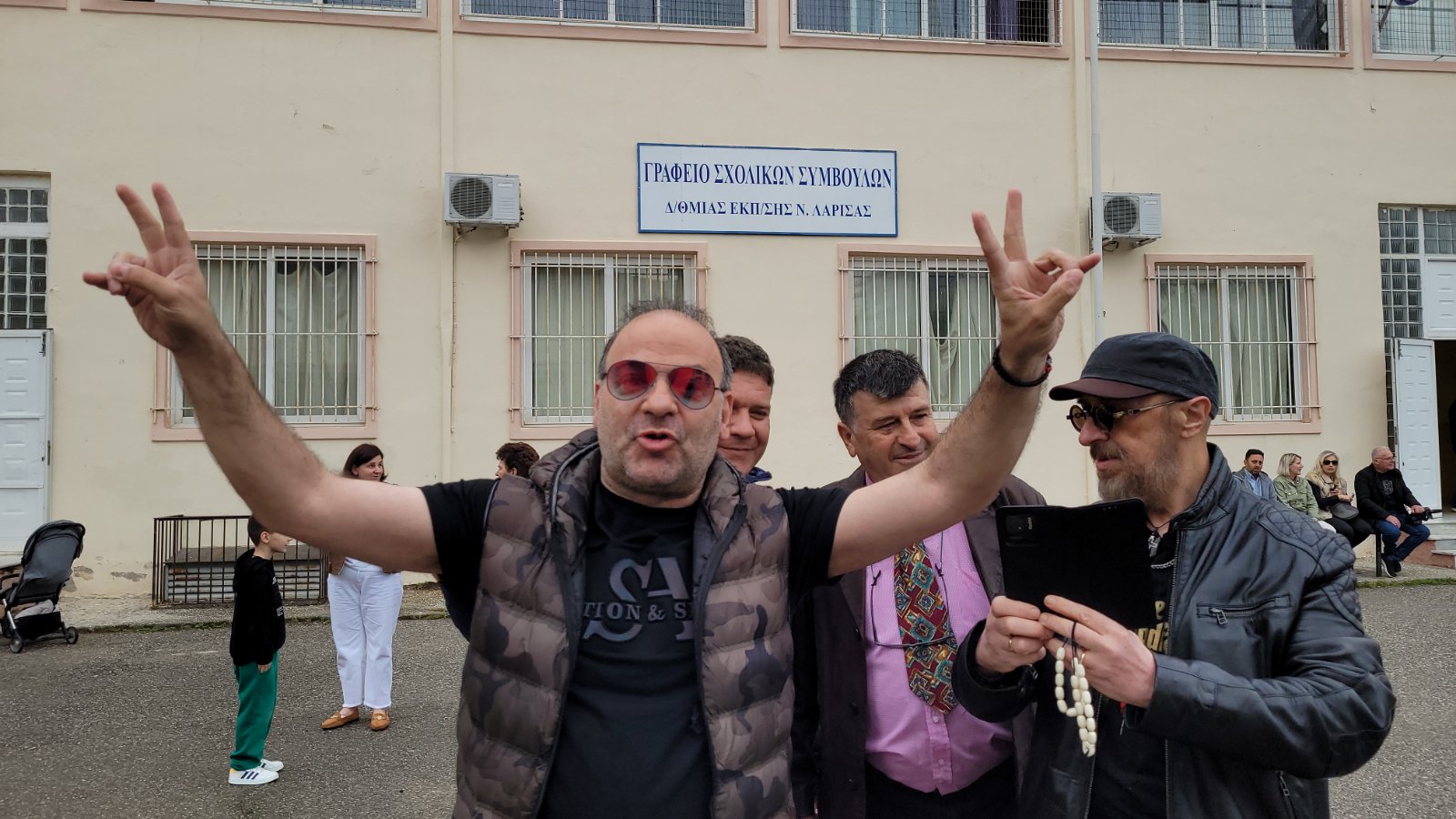 Ο ζωηρός «πασόκος» που ήρθε απ' τη Γερμανία στη Λάρισα να ψηφίσει το ...