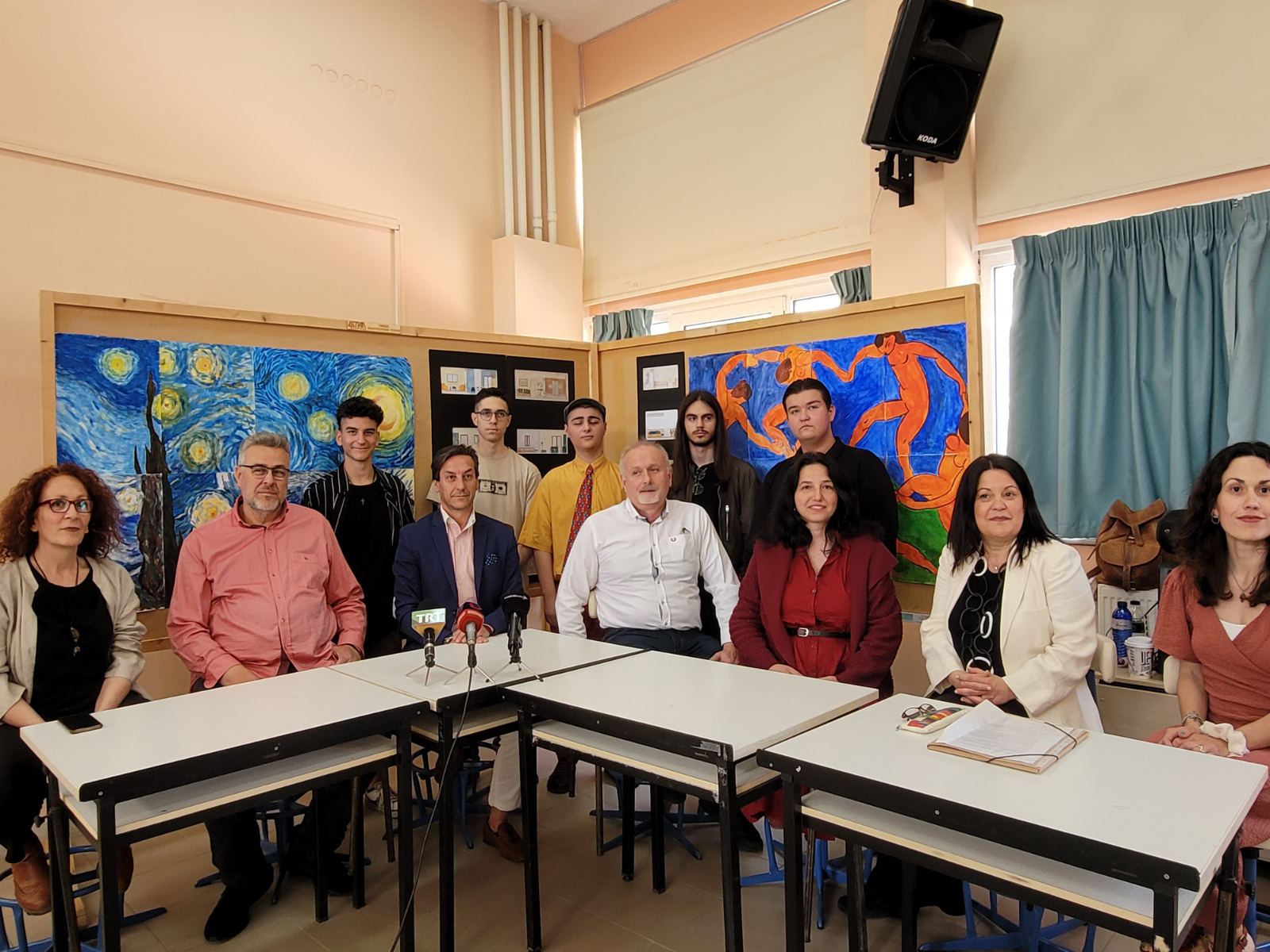 Λαρισαίοι μαθητές δημιουργούν και «κοσμούν» βιτρίνες κεντρικού ...