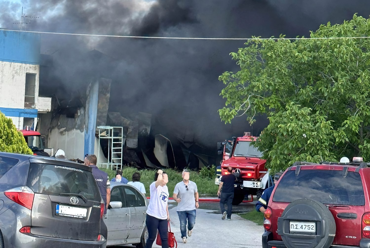 Υπό έλεγχο η φωτιά που κατέκαψε εργοστάσιο στη Λάρισα - ONLARISSA.GR ...