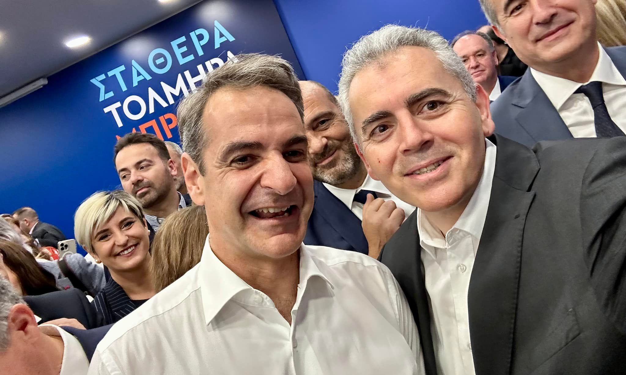 Οι «επιζώντες» της βουλευτικής γενιάς του 2004 – Η σέλφι των 10 με τον ...