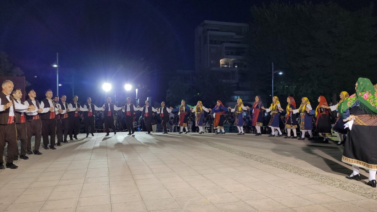 Ένα απέραντο θρακιώτικο γλέντι η πλατεία της Φιλιππούπολης για τον ...