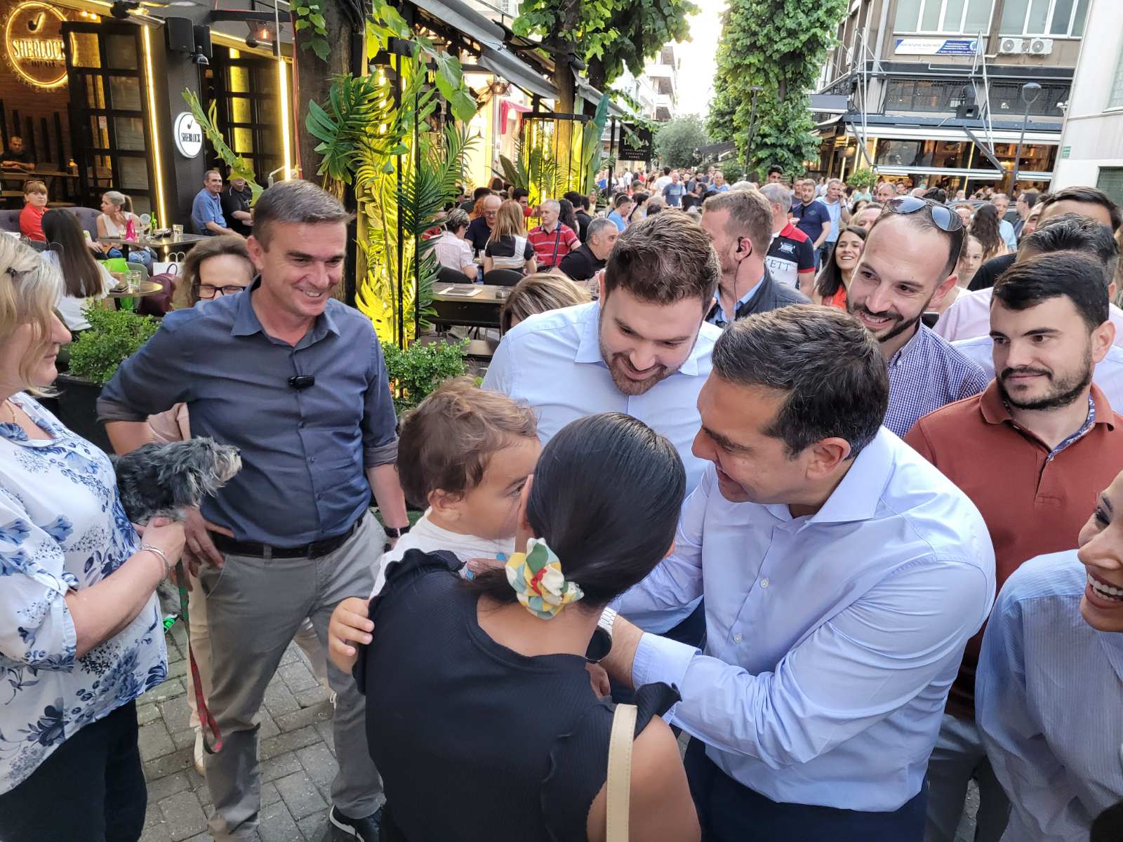 Δείτε βίντεο και φωτογραφίες: Χαλαρή βόλτα στο κέντρο της Λάρισας για ...