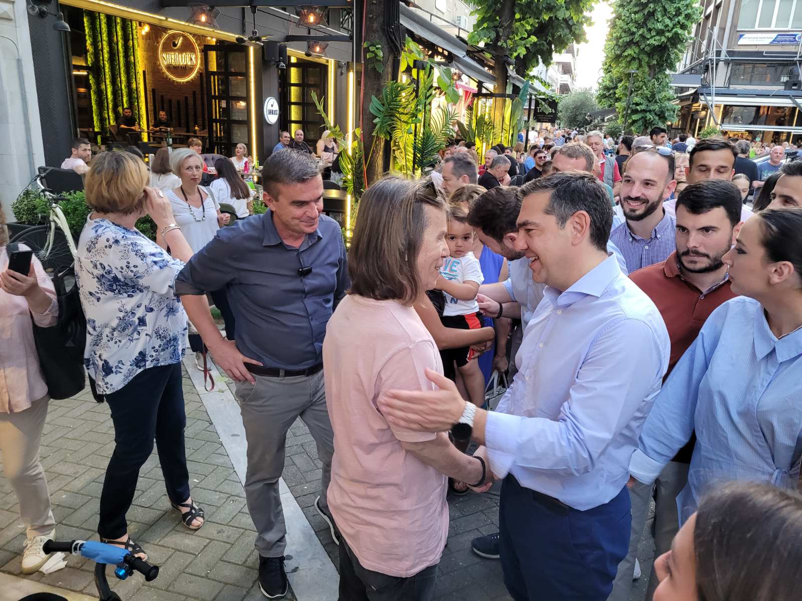 Δείτε βίντεο και φωτογραφίες: Χαλαρή βόλτα στο κέντρο της Λάρισας για ...