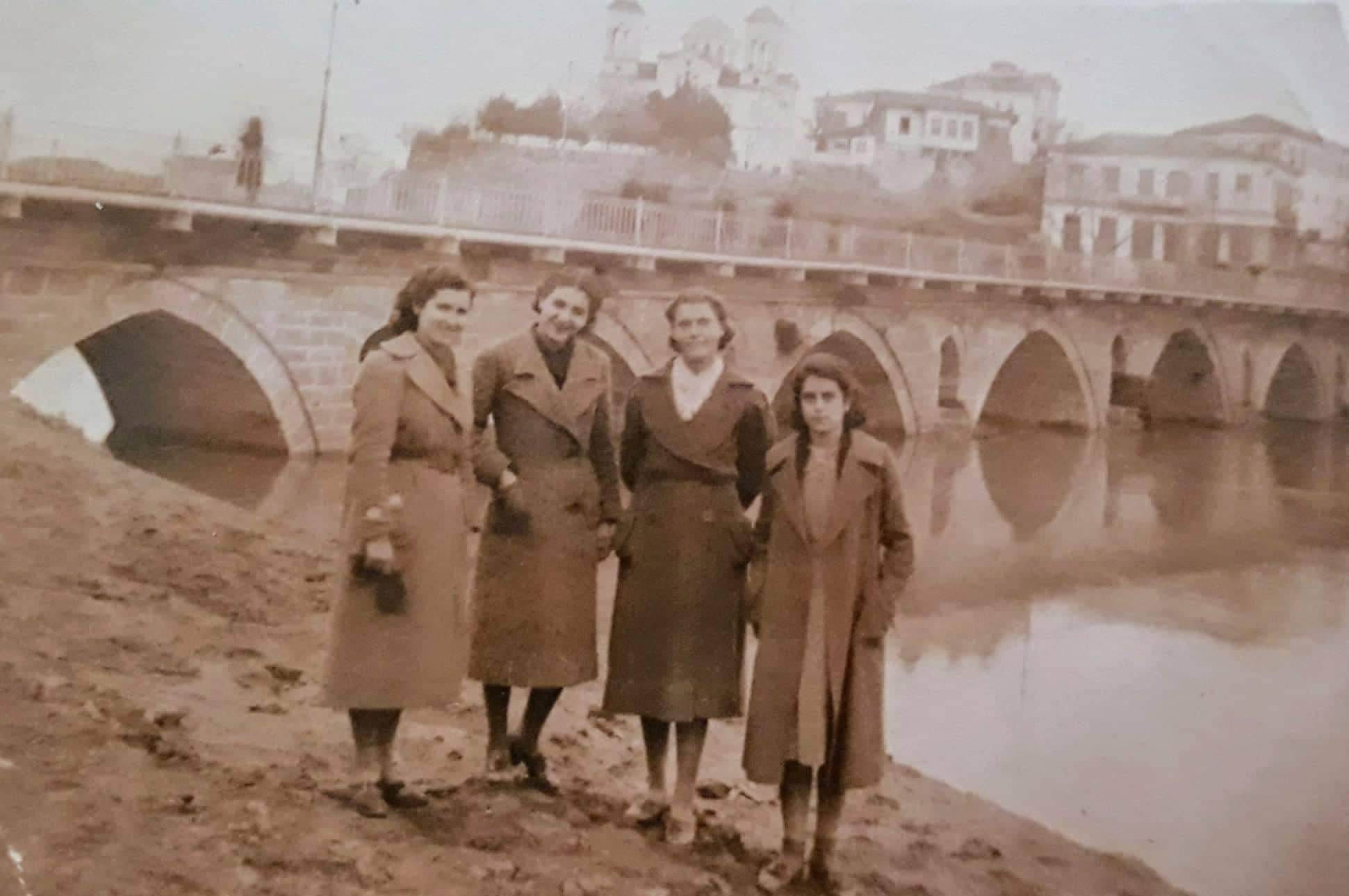 Τα τέσσερα κομψά κορίτσια και η βόλτα στην λασπωμένη κοίτη του Πηνειού ...