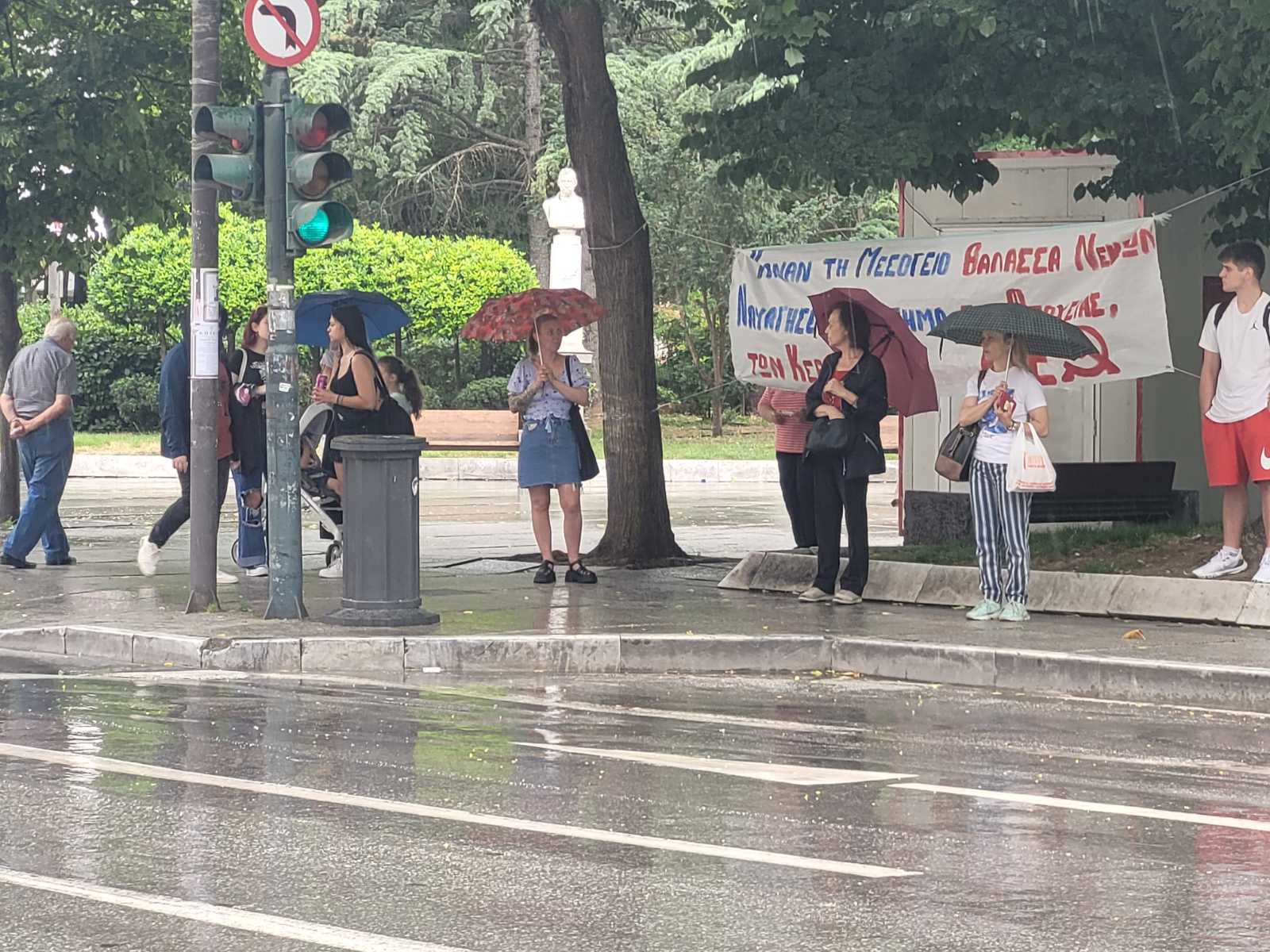 Ξεκίνησε το κύμα κακοκαιρίας: Μπουρίνι αιφνιδίασε τους Λαρισαίους ...