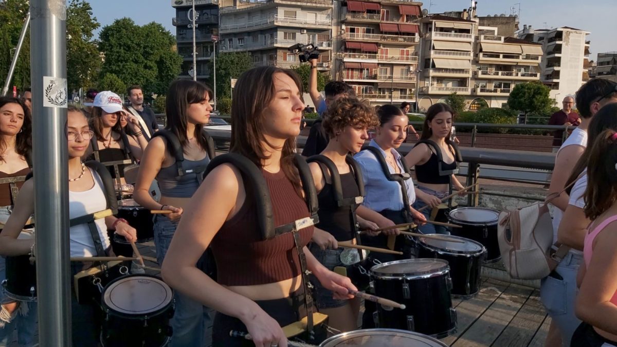 Ξεσήκωσαν με τα τύμπανα το κέντρο της Λάρισας δίνοντας το σύνθημα για ...