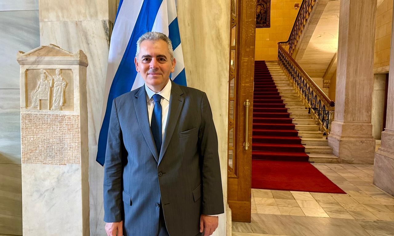 Ορκίστηκαν οι νέοι 300 της βουλής - Δείτε φωτογραφίες από την πρώτη των ...
